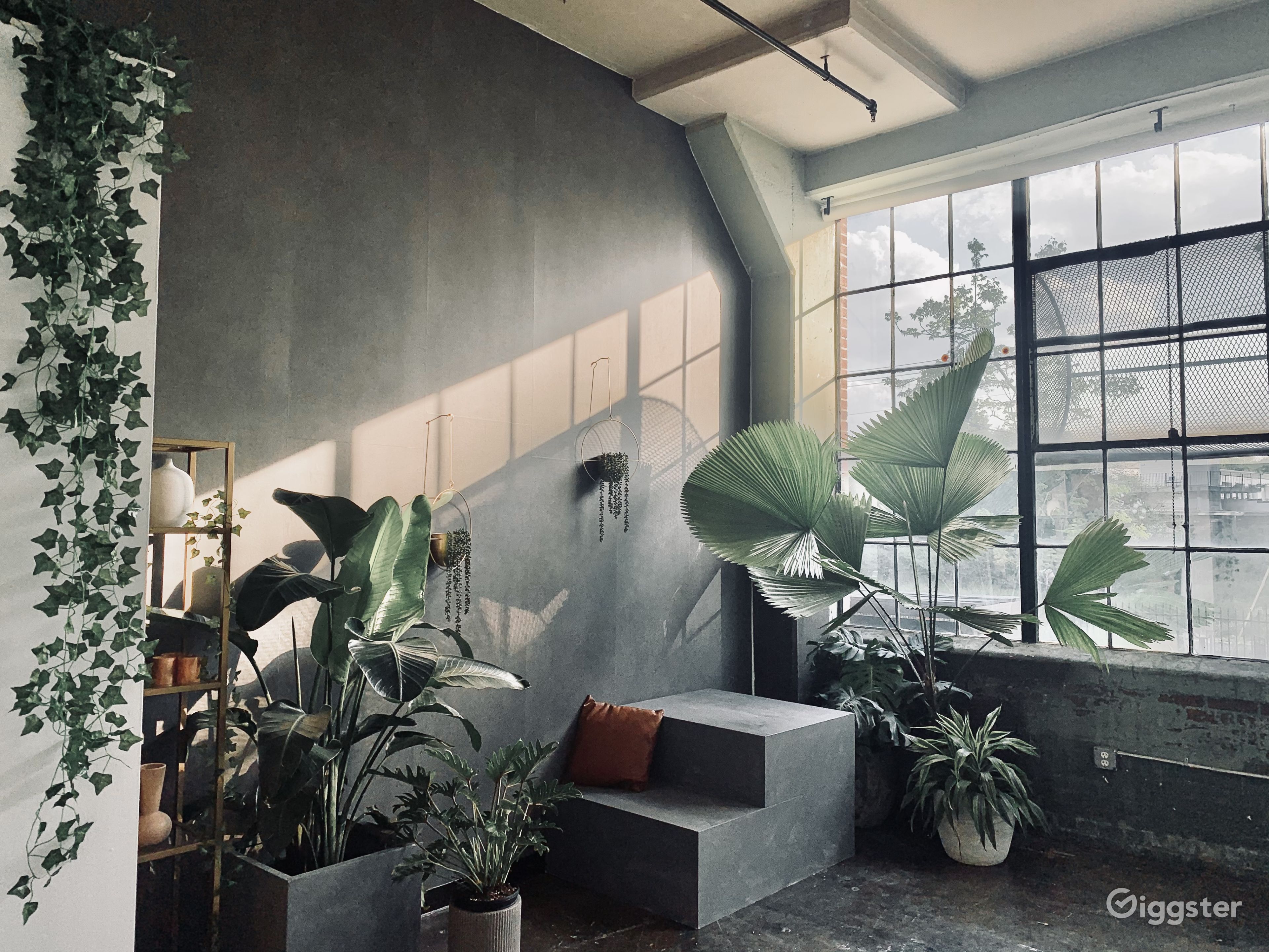 Stunning Modern Chic Photo | Film Studio | Rent this location on Giggster