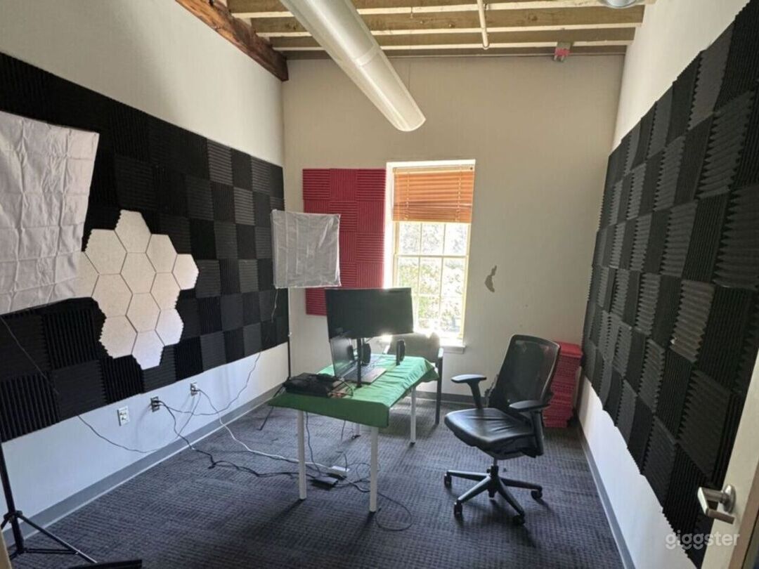 High-Tech Gaming Studio with Streaming Setup | Rent this location on ...