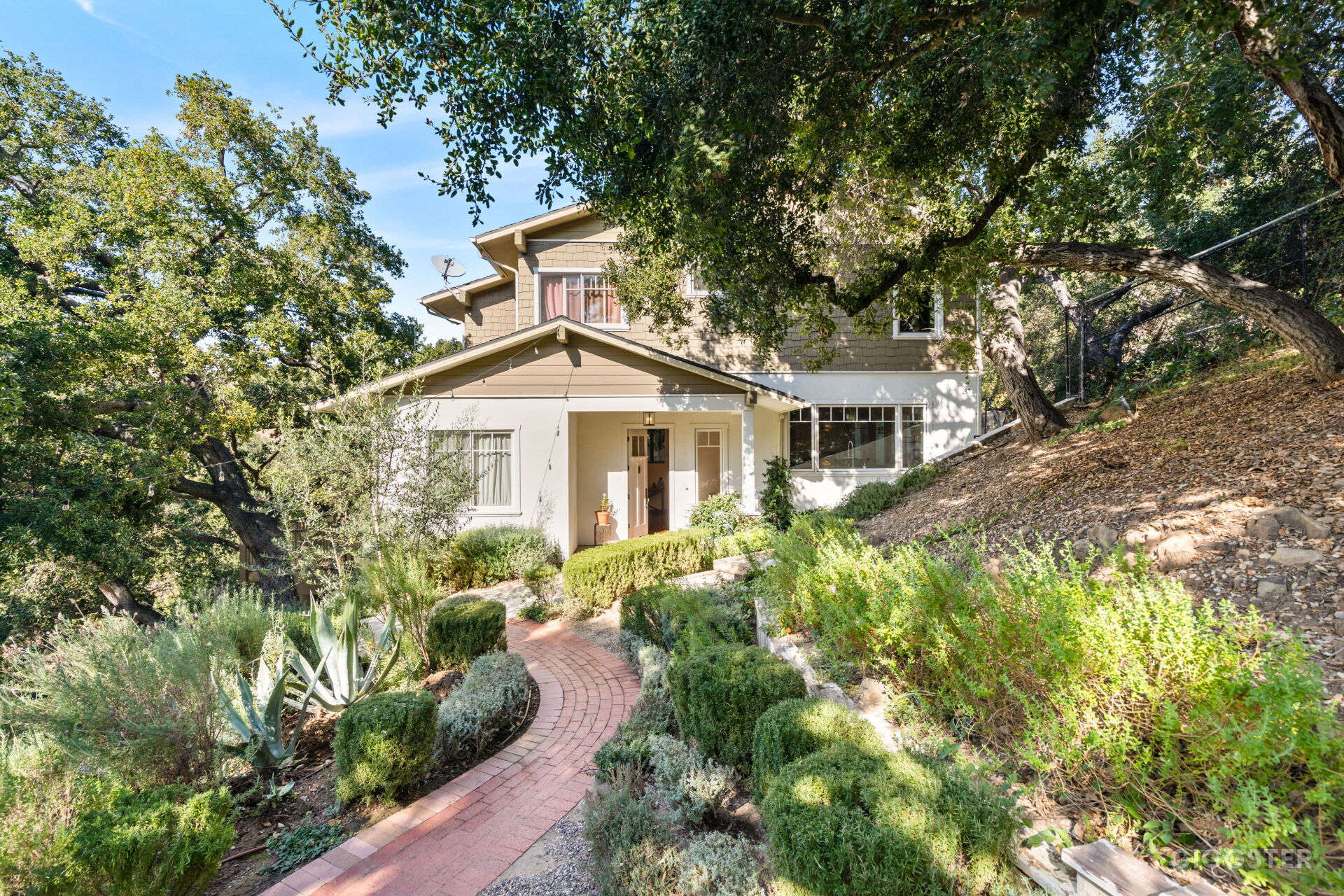 The Sophisticated Topanga Canyon Treehouse | Rent this location on Giggster