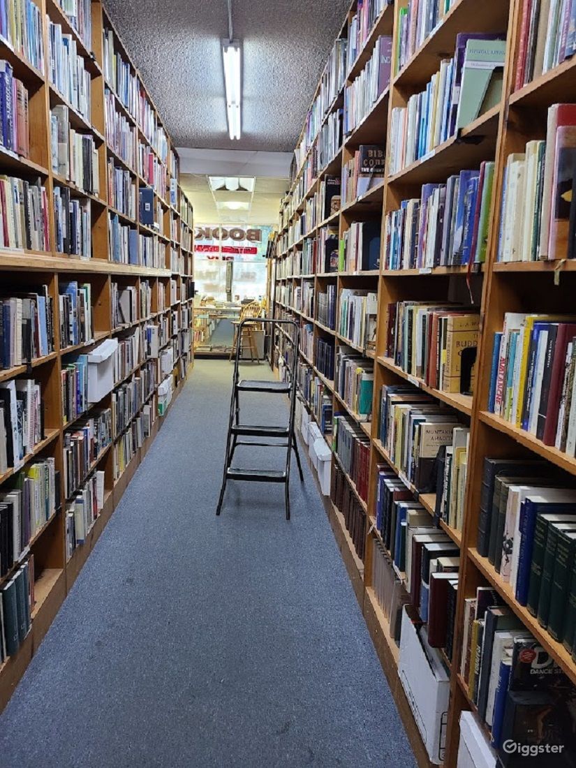 Retail Bookstore/library in Sherman Oaks | Rent this location on Giggster