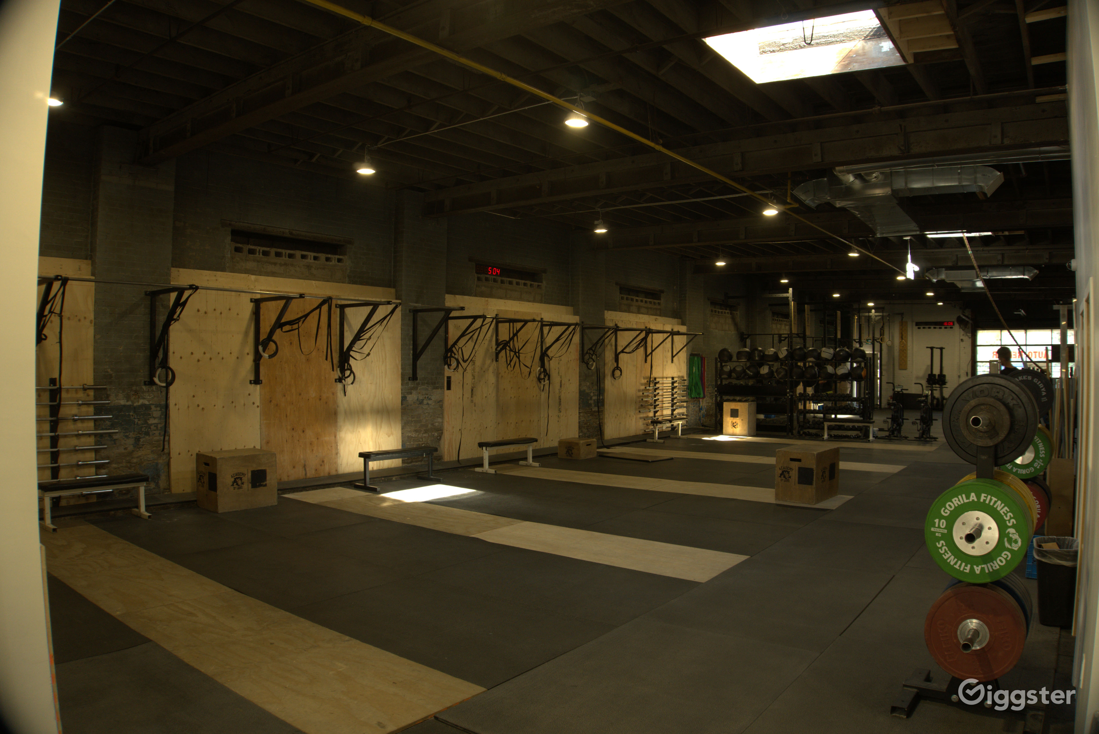 Prime Downtown Open Concept Fitness Facility | Rent this location on ...