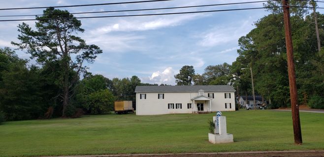 Cinder Block Southern Church Building | Rent this location on Giggster