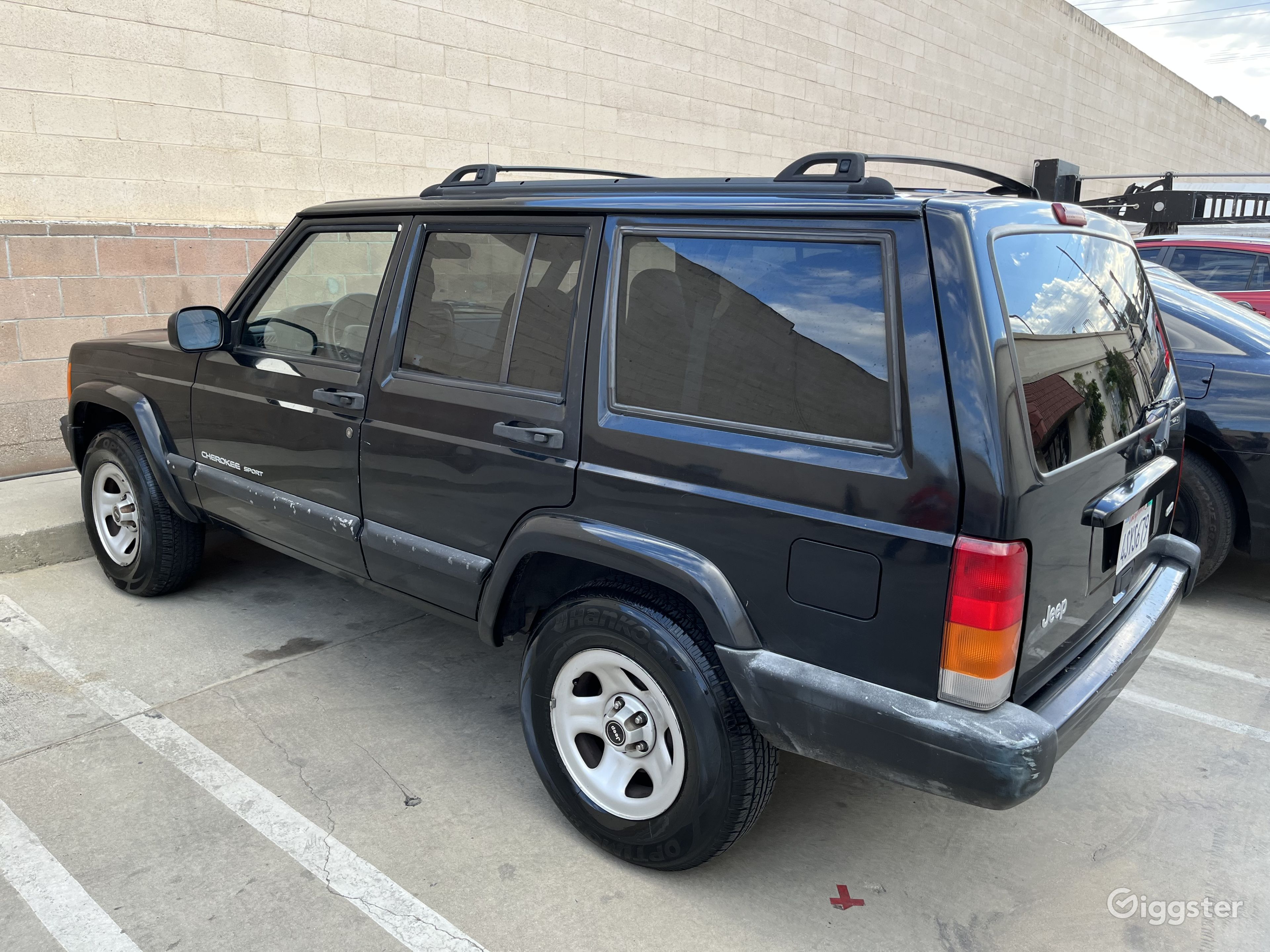 Jeep Cherokee Sport Picture Car = Wagon Police | Rent this location on ...