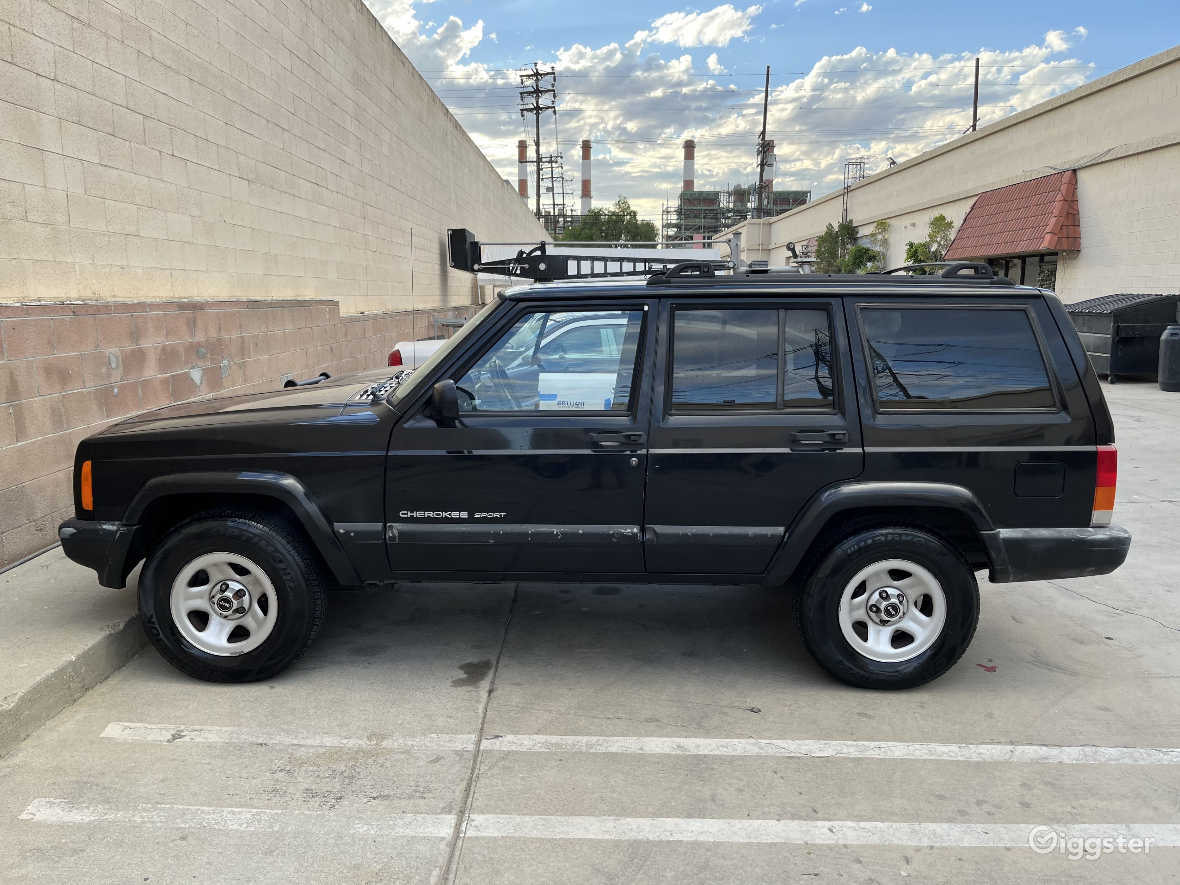 Jeep Cherokee Sport Picture Car = Wagon Police | Rent this location on ...