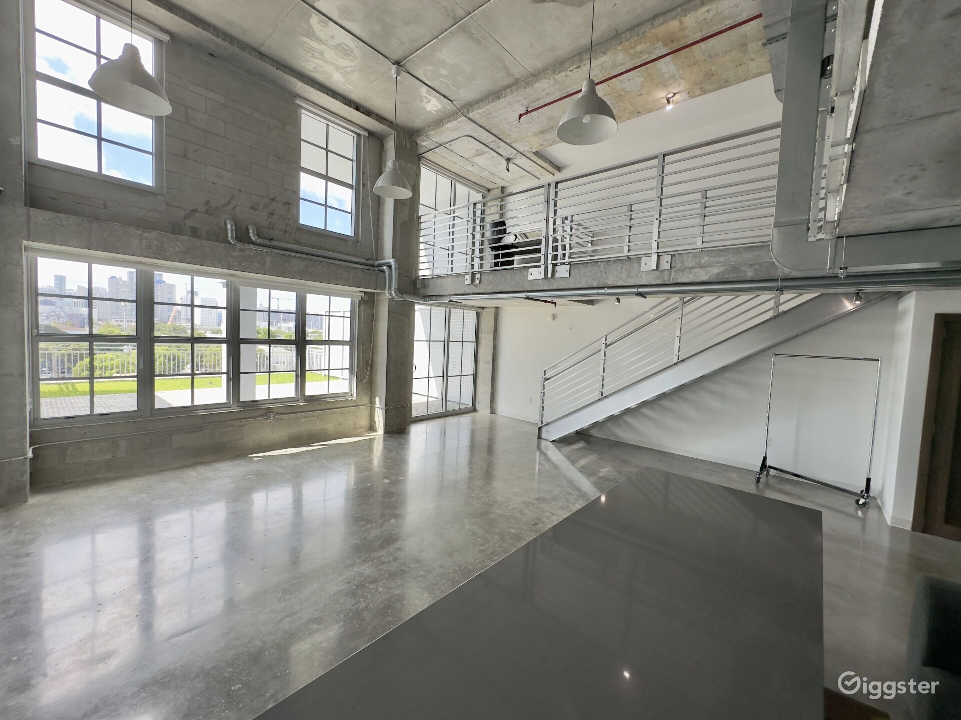 Modern Industrial Daylight Concrete Loft & Rooftop | Rent this location ...