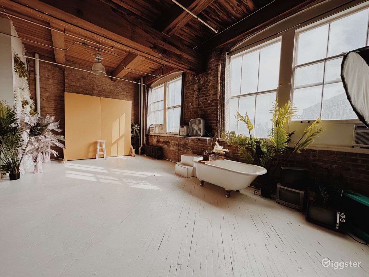The BEST 10 Photo Studio venues to rent in Chicago, IL | Giggster