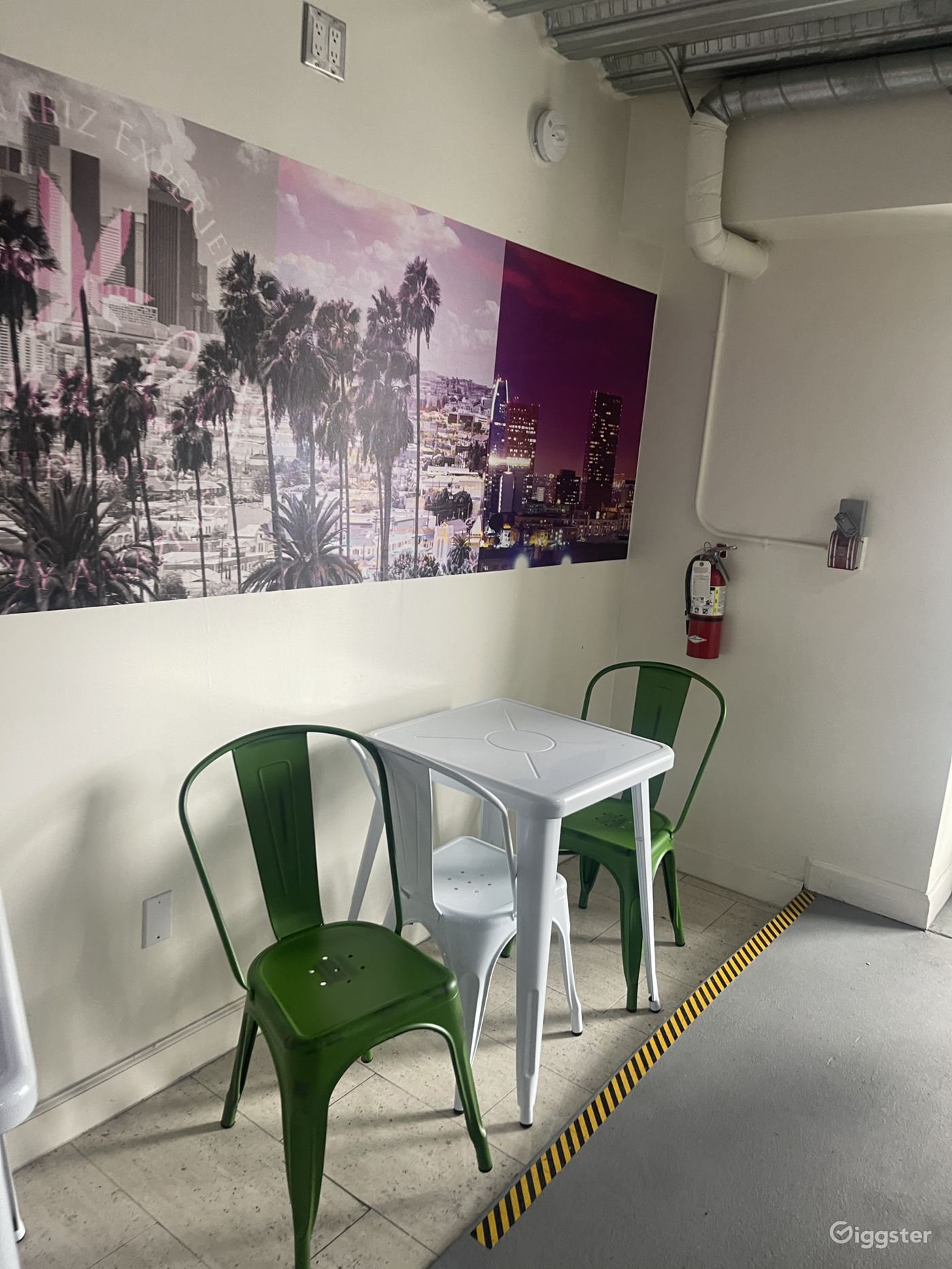 DTLA CREATIVE SPACE w/ ROOFTOP POOL ACCESS | Rent this location on Giggster