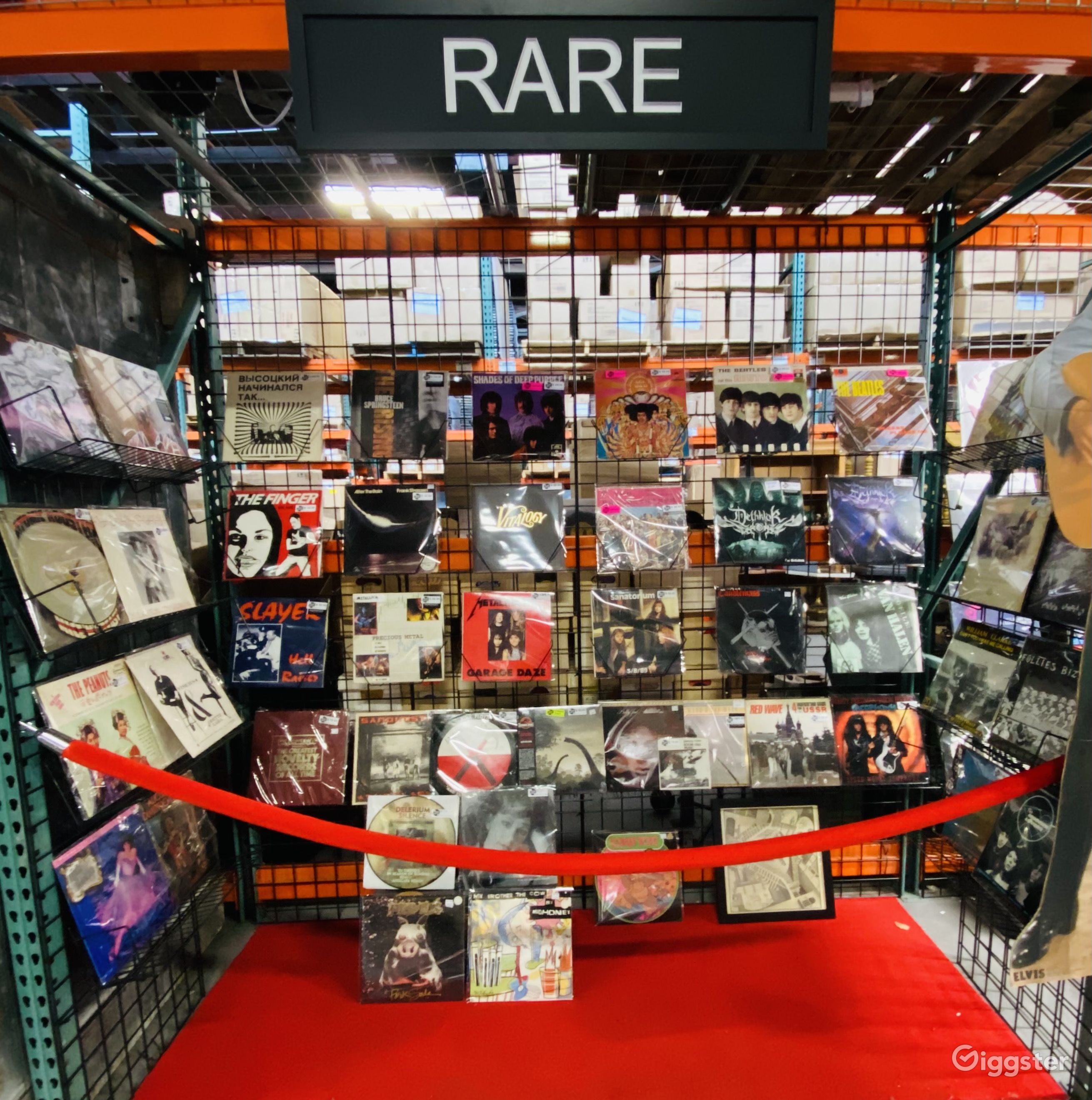 Record Store with Lounge 35K Sq Ft Factory | Rent this location on Giggster