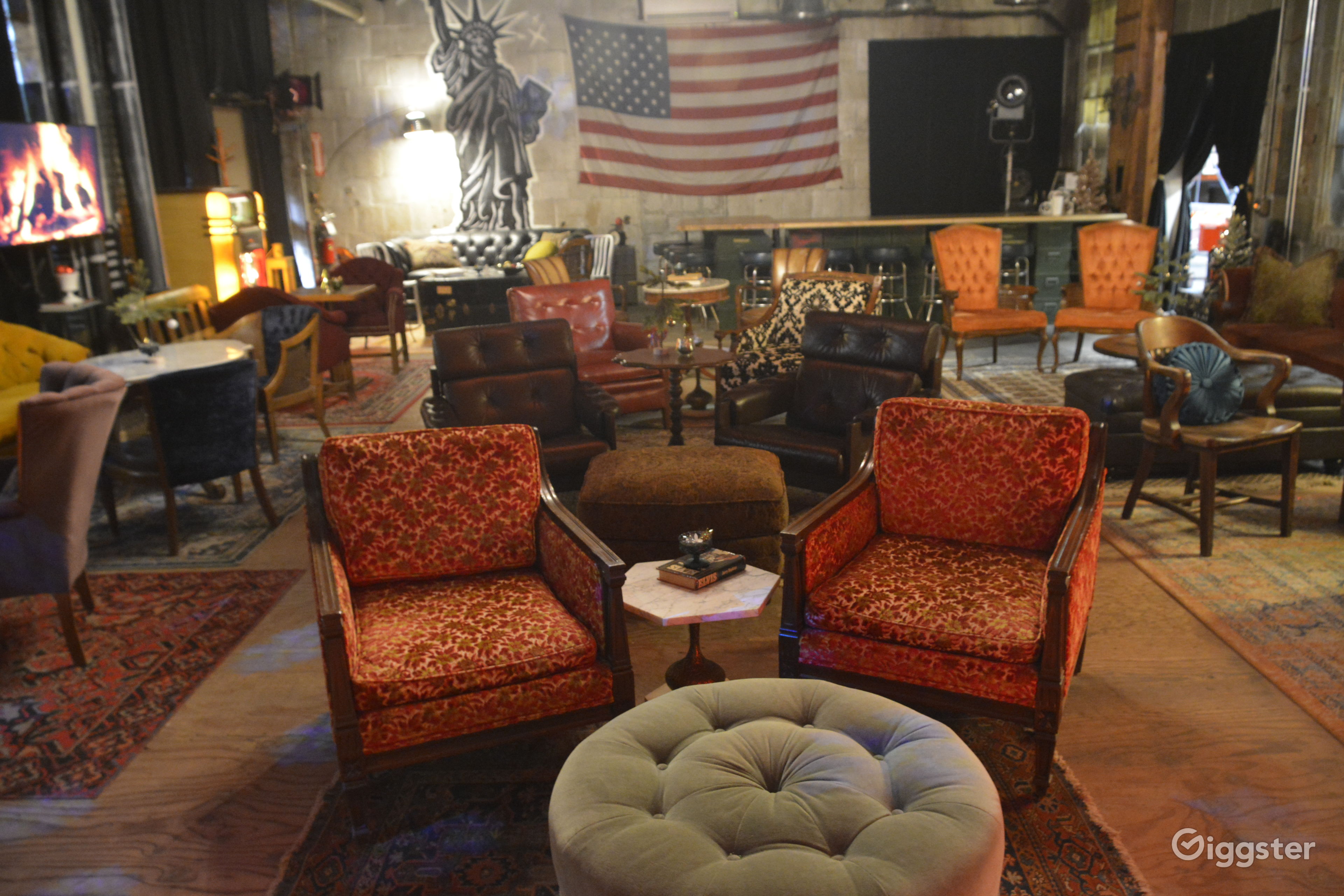 Record Store with Lounge 35K Sq Ft Factory | Rent this location on Giggster