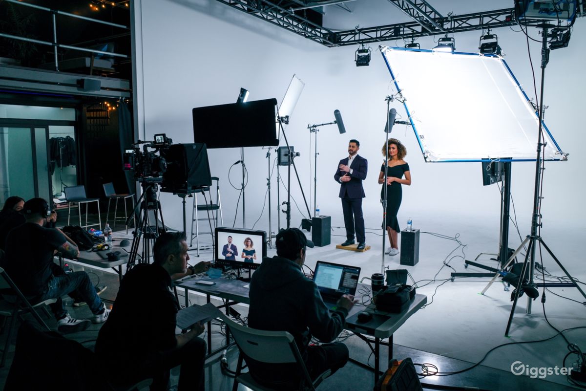 Beautiful Pop-up Gallery or Retail Event Space | Rent this location on ...