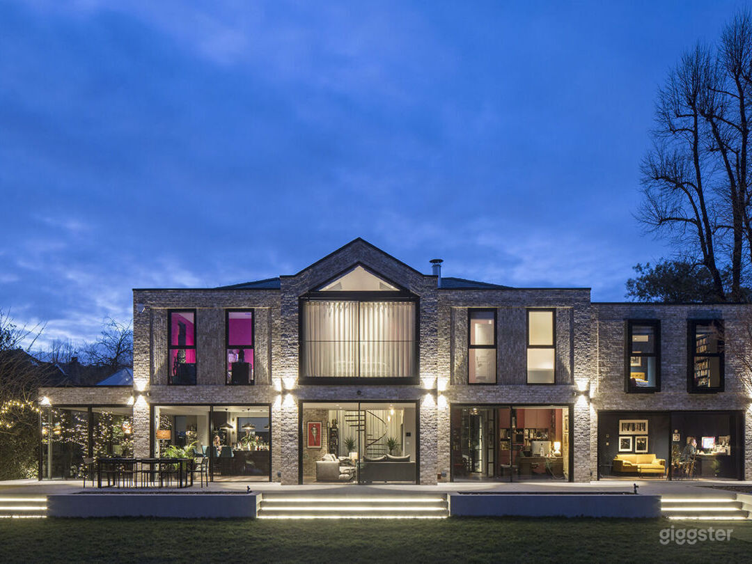 A modern open plan house on a half acre plot | Rent this location on ...