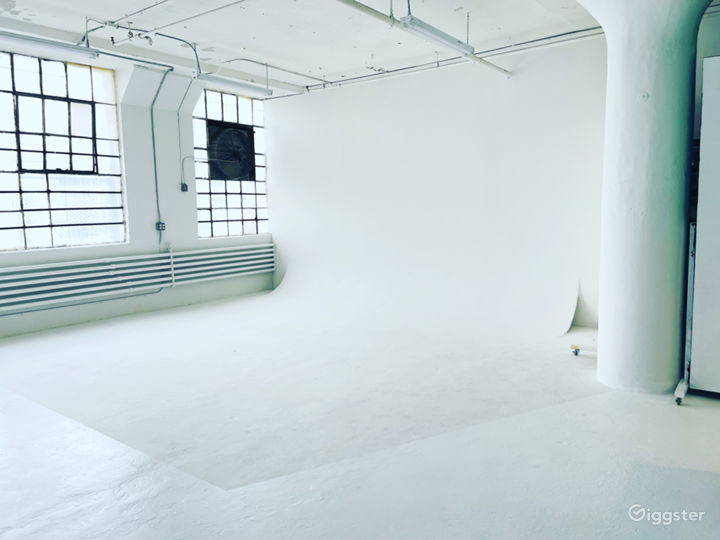 Daylight Studio with Cyc Wall | Rent this location on Giggster