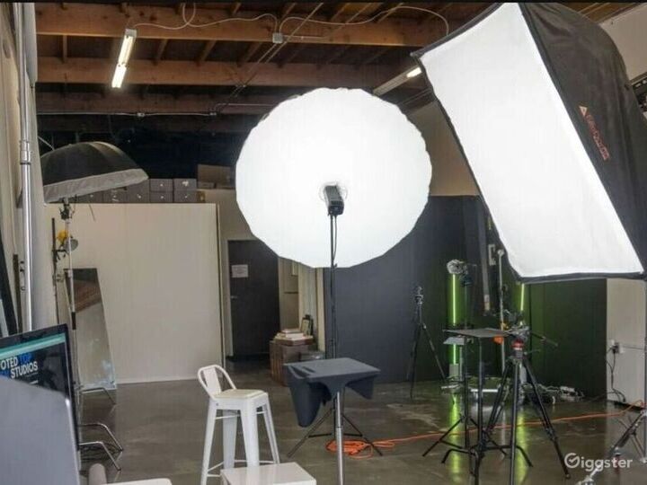 Spacious High Ceiling Photo Studio- Natural Light | Rent this location ...