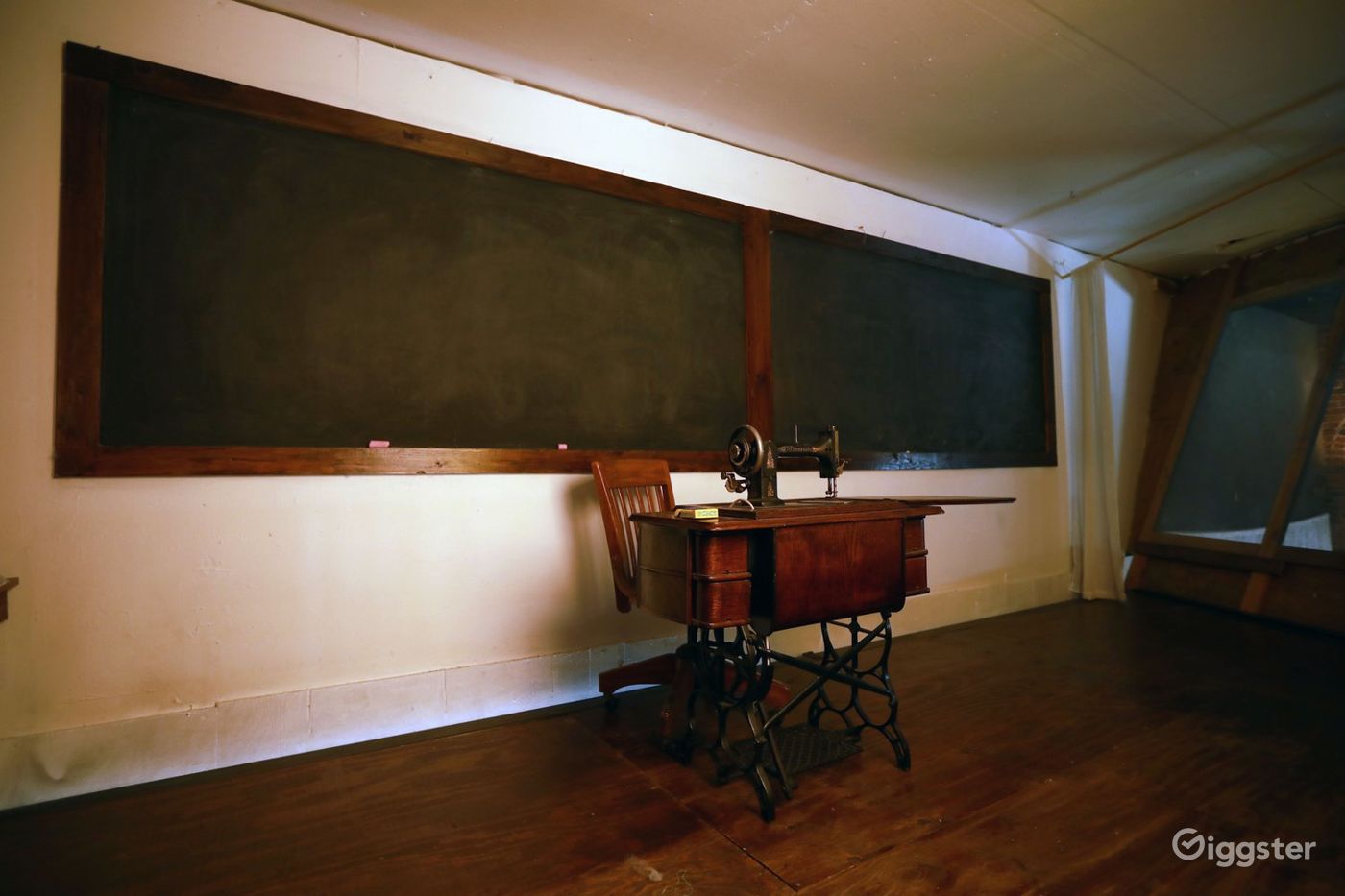 Classroom - East Hollywood Studio | Rent this location on Giggster