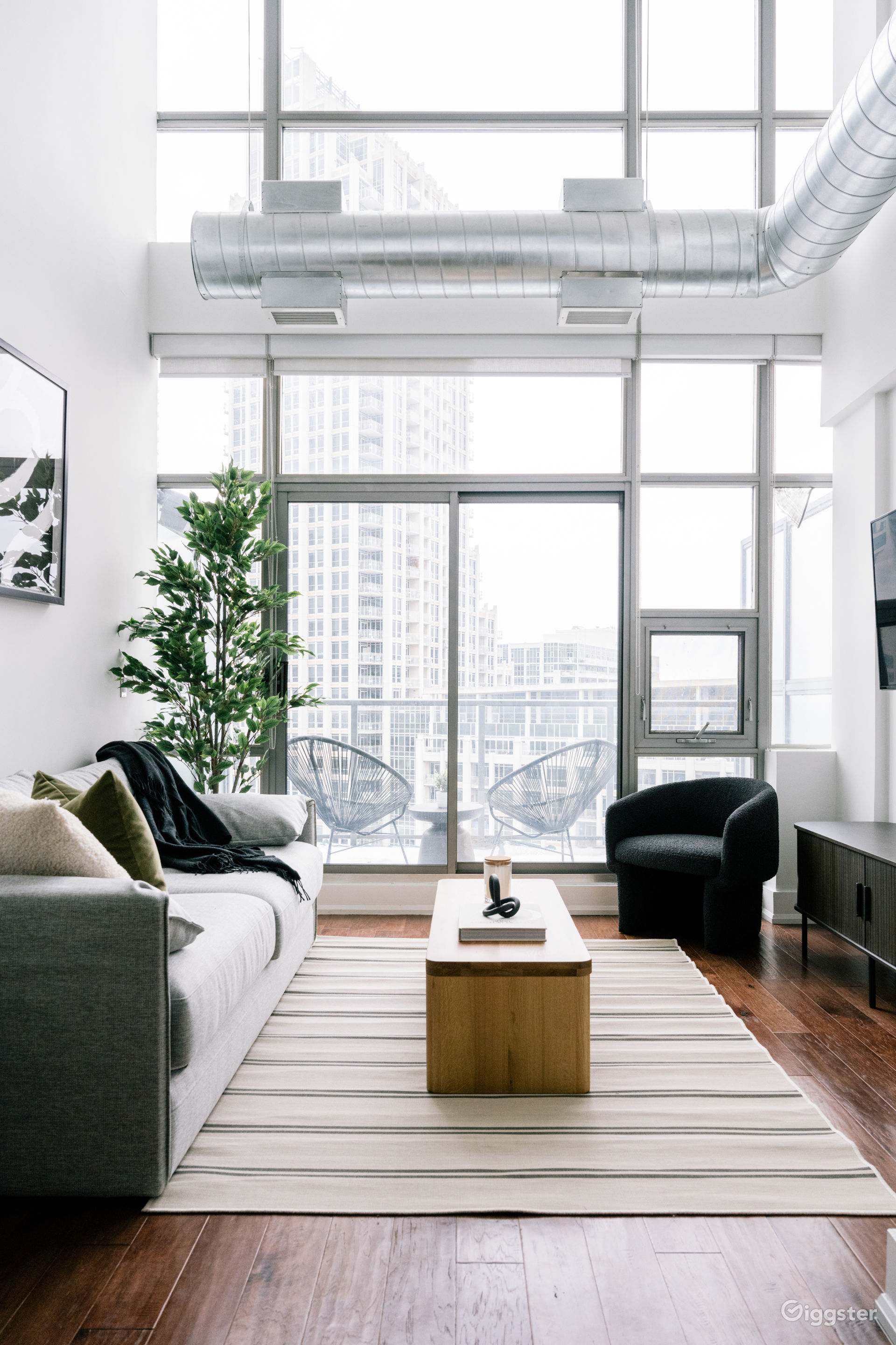 Waterfront 16 ft ceiling 2-storey loft | Rent this location on Giggster