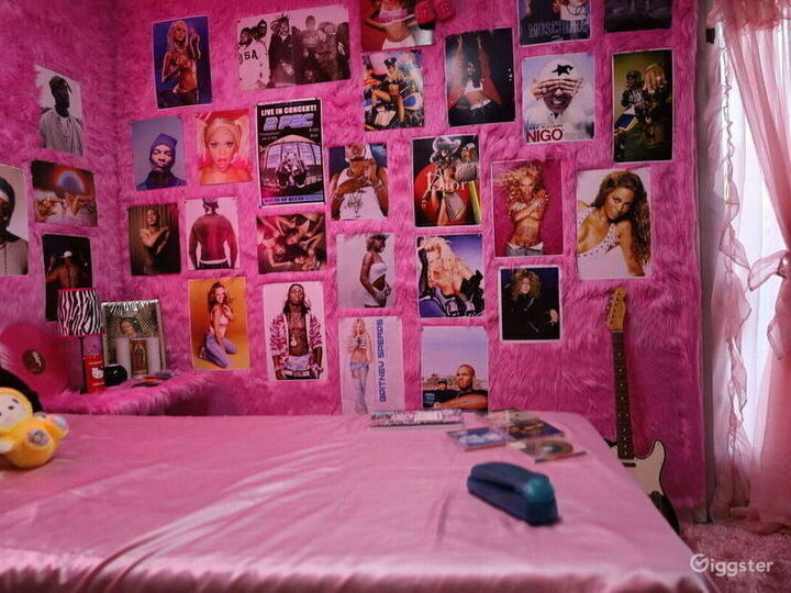 Pink 2000's Bedroom studio | Rent this location on Giggster