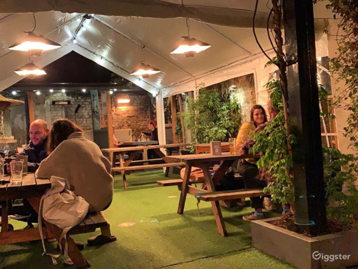 All In One Restaurant and Pub in London | Rent this location on Giggster