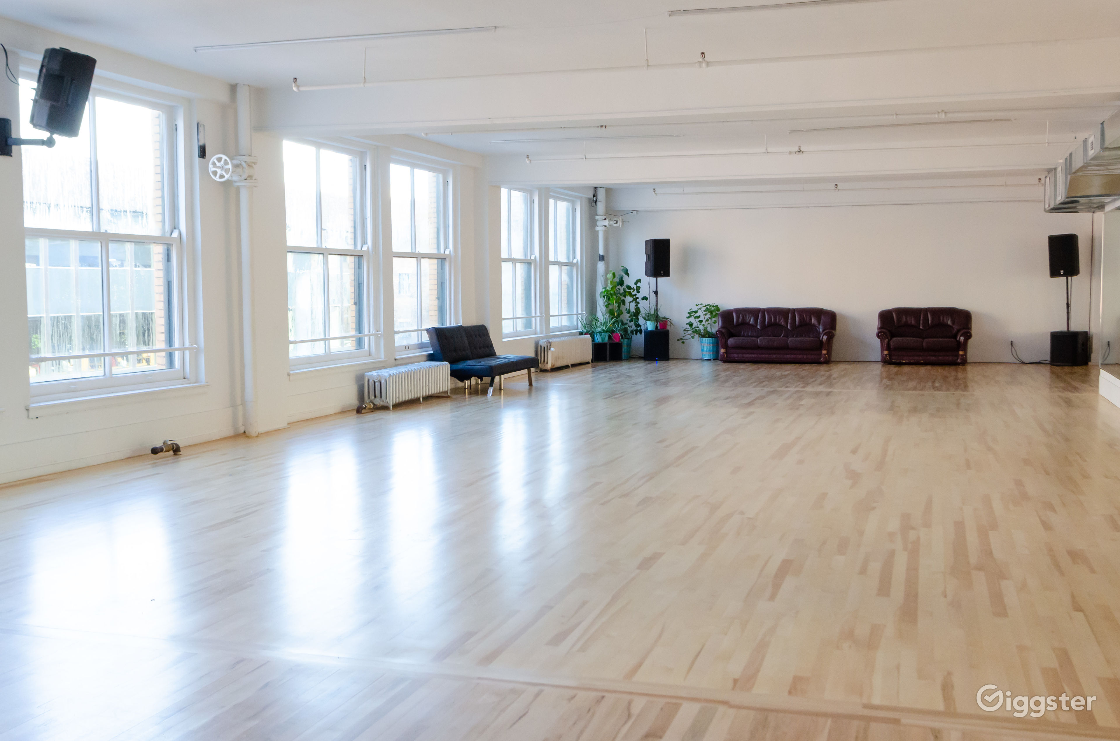 Incredible party lounge/studio: MTL Palladium | Rent this location on ...