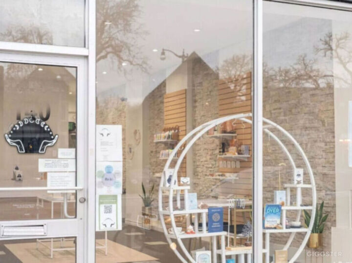 Toronto Stunning Retail Space (JUNCTION/HIGH PARK) | Rent this location ...