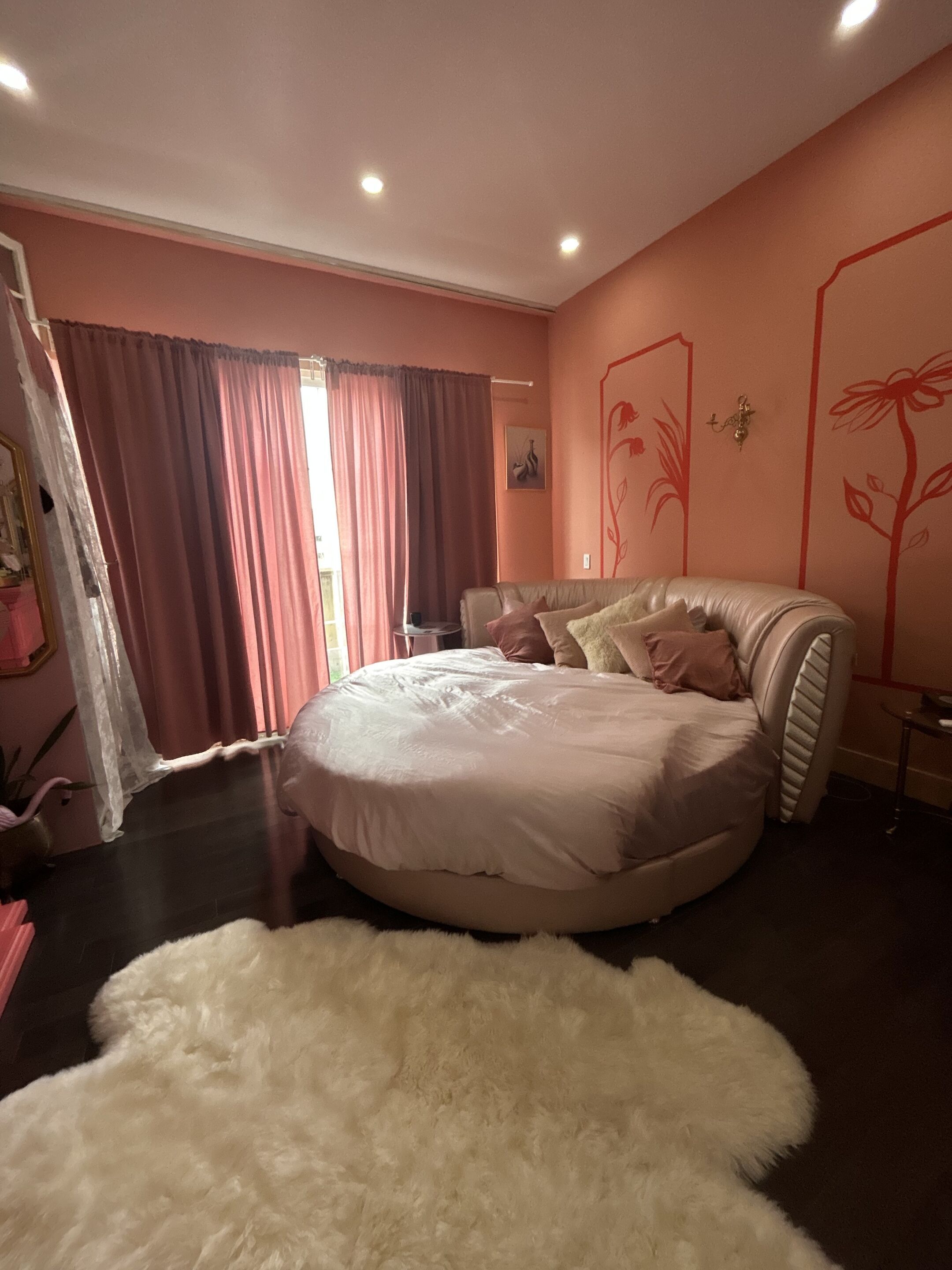 Vintage Pink Room | Rent this location on Giggster