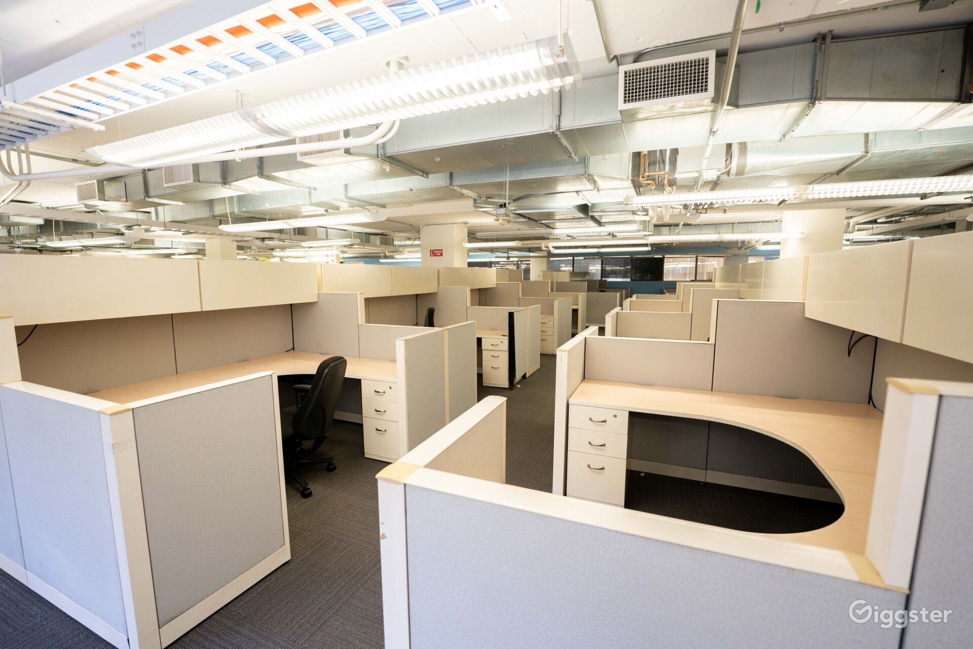 Suite 2000: OFFICE CUBICLES / ATRIUM 55k sf (LAX) | Rent this location ...
