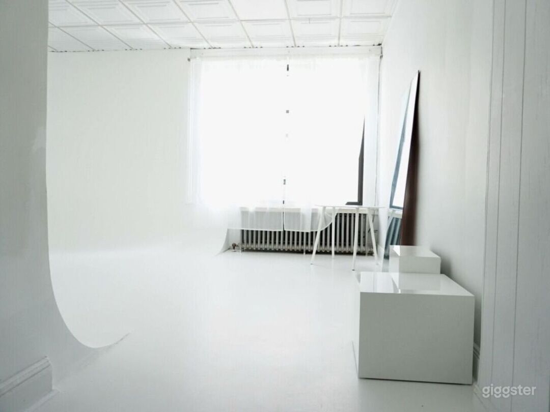 Cyclorama Wall - All White Room | Rent this location on Giggster