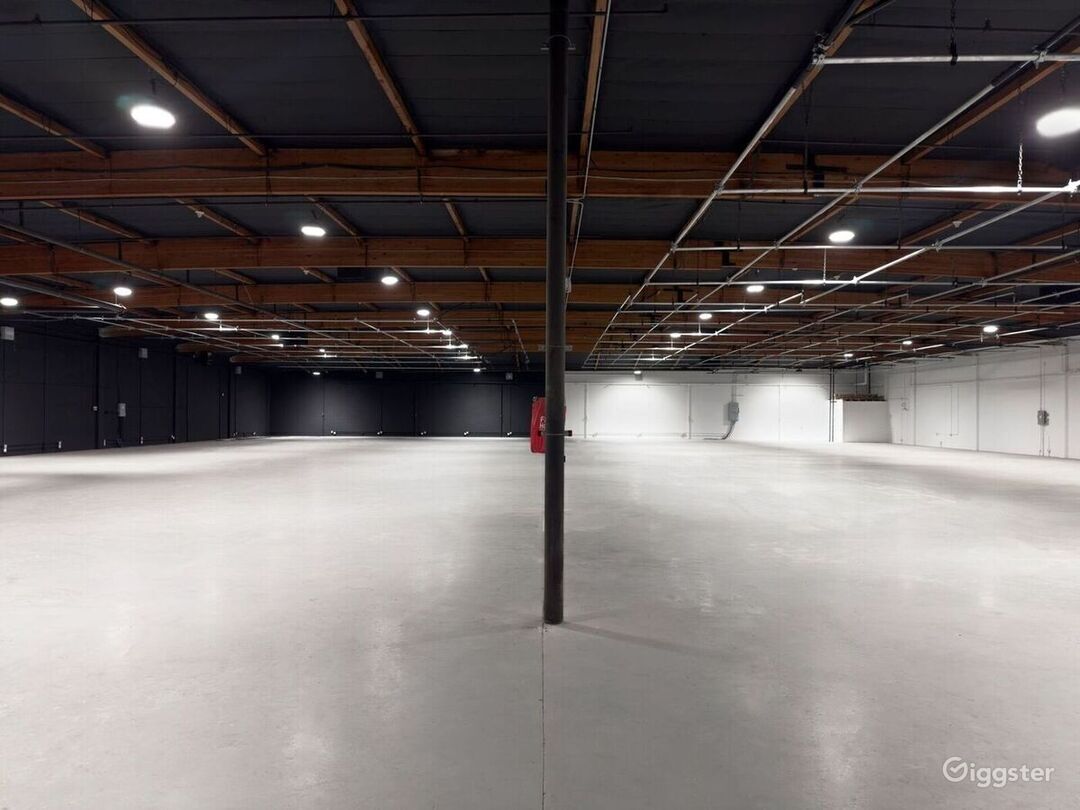 Large Spacious Production Stage with Convenient Ta | Rent this location ...