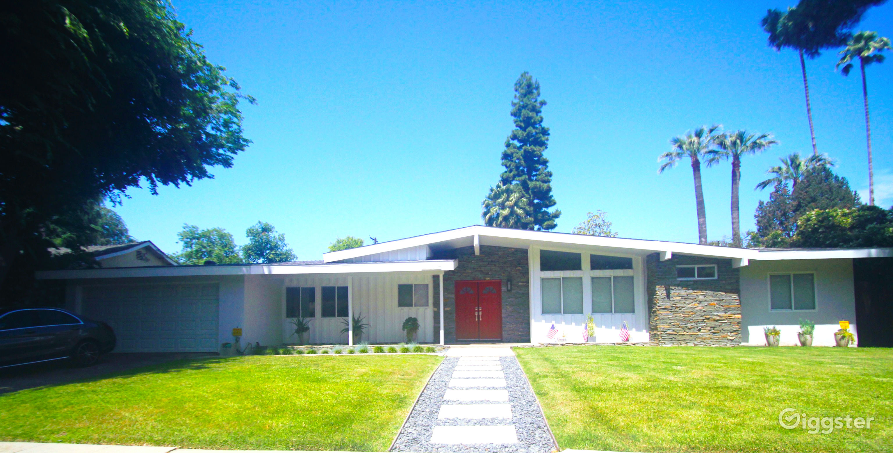 Minimalist Suburban Mid-Century Home | Rent this location on Giggster