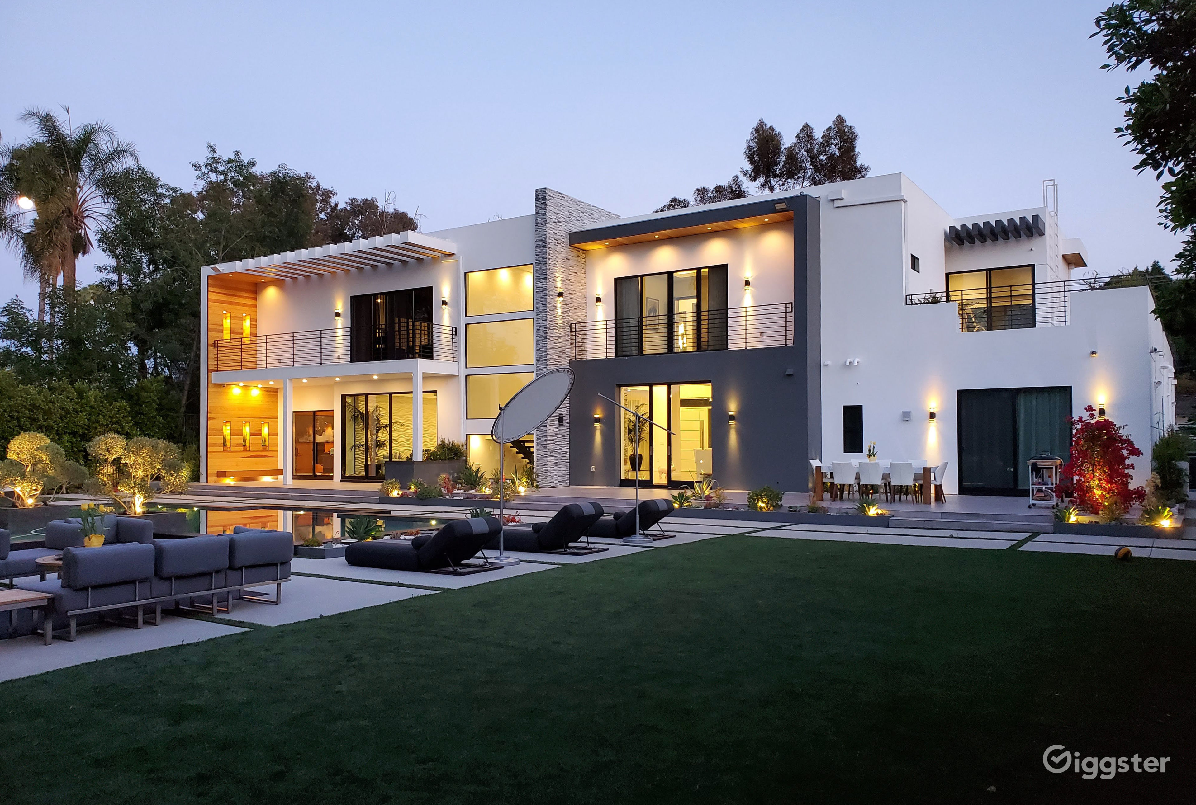 Modern Compound | Rent this location on Giggster