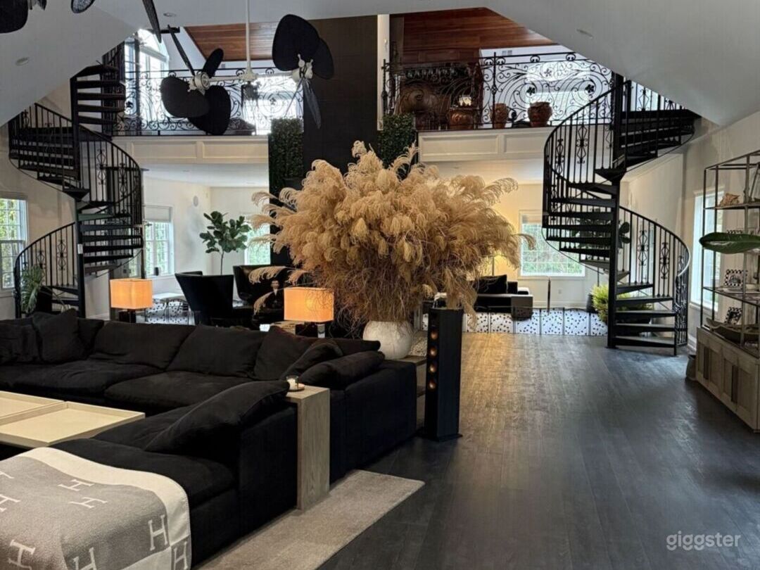 Modern Luxury Resort-Style Mansion with waterfalls | Rent this location ...