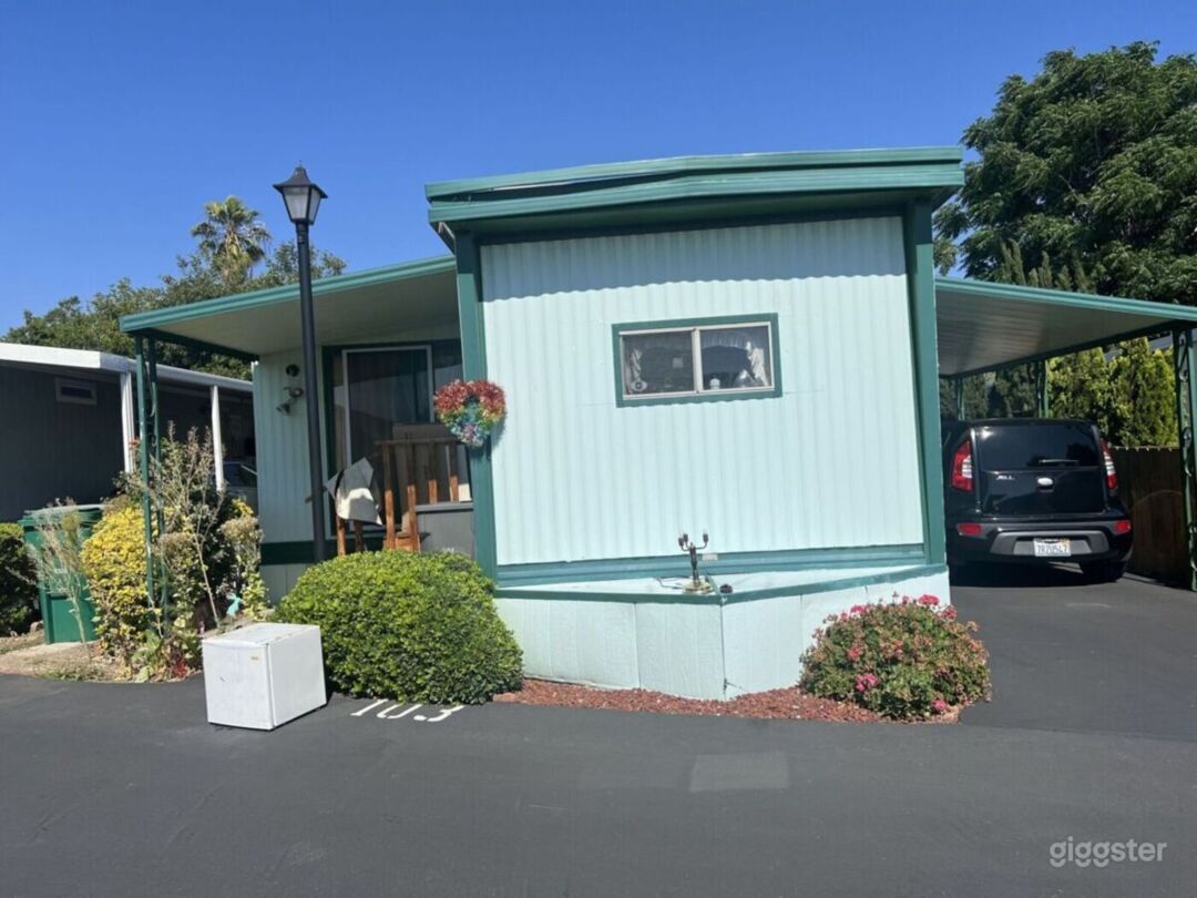 Dilapidated 1964 Mobile home, messy, filled up | Rent this location on ...