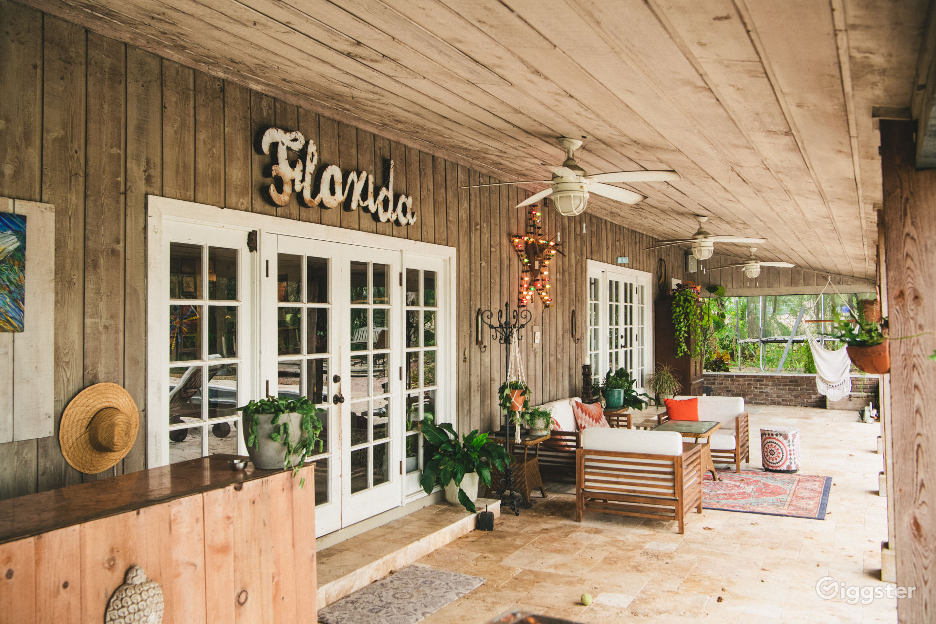 Rustic Lakehouse with Barn,Pool and Dock on 1 acre | Rent this location ...