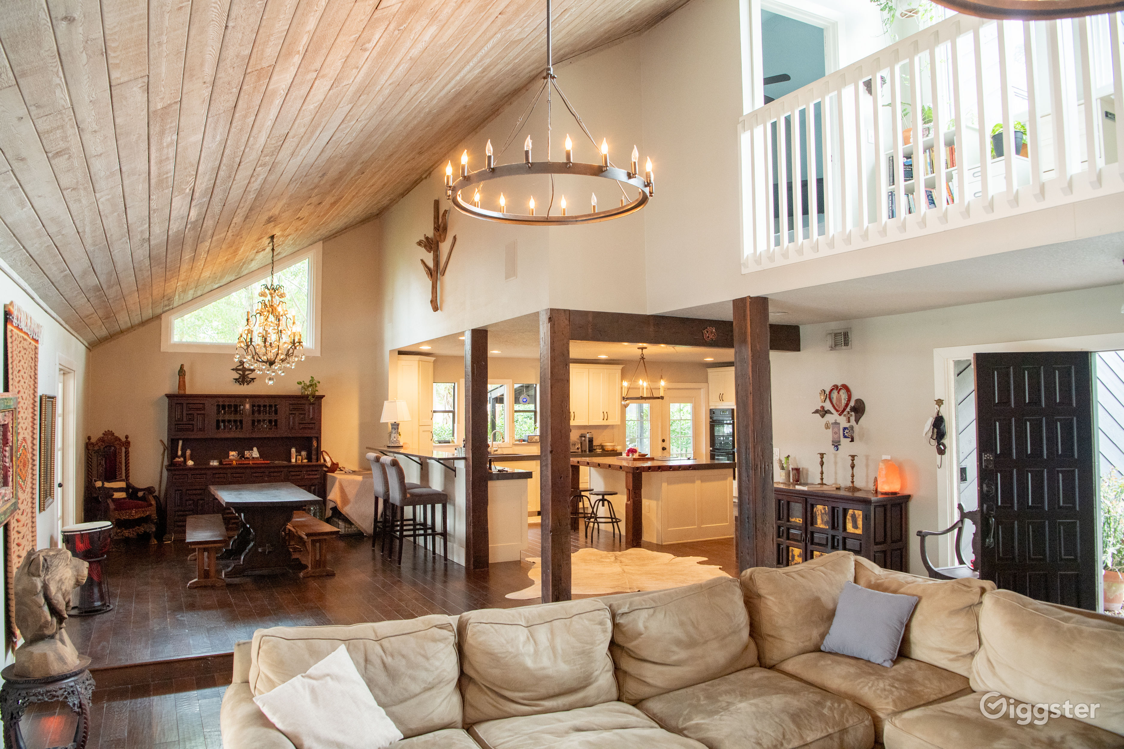Rustic Lakehouse with Barn,Pool and Dock on 1 acre | Rent this location ...