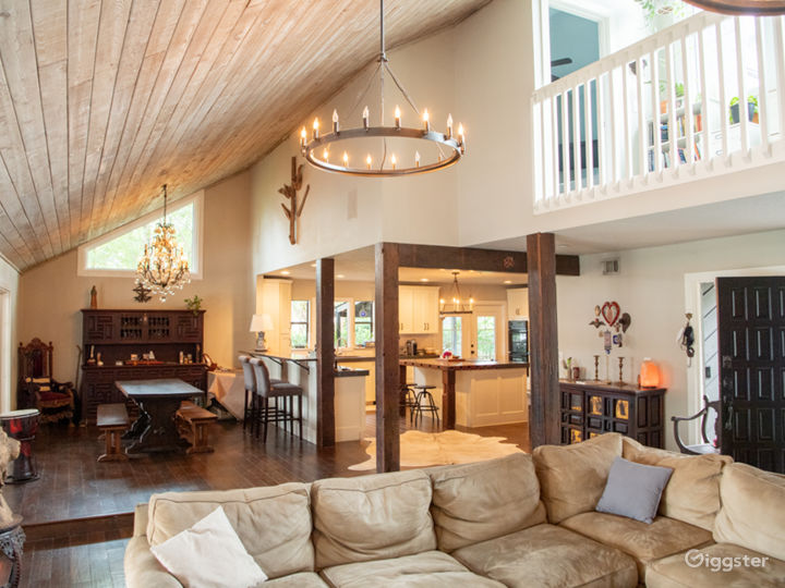 Rustic Lakehouse with Barn,Pool and Dock on 1 acre | Rent this location ...