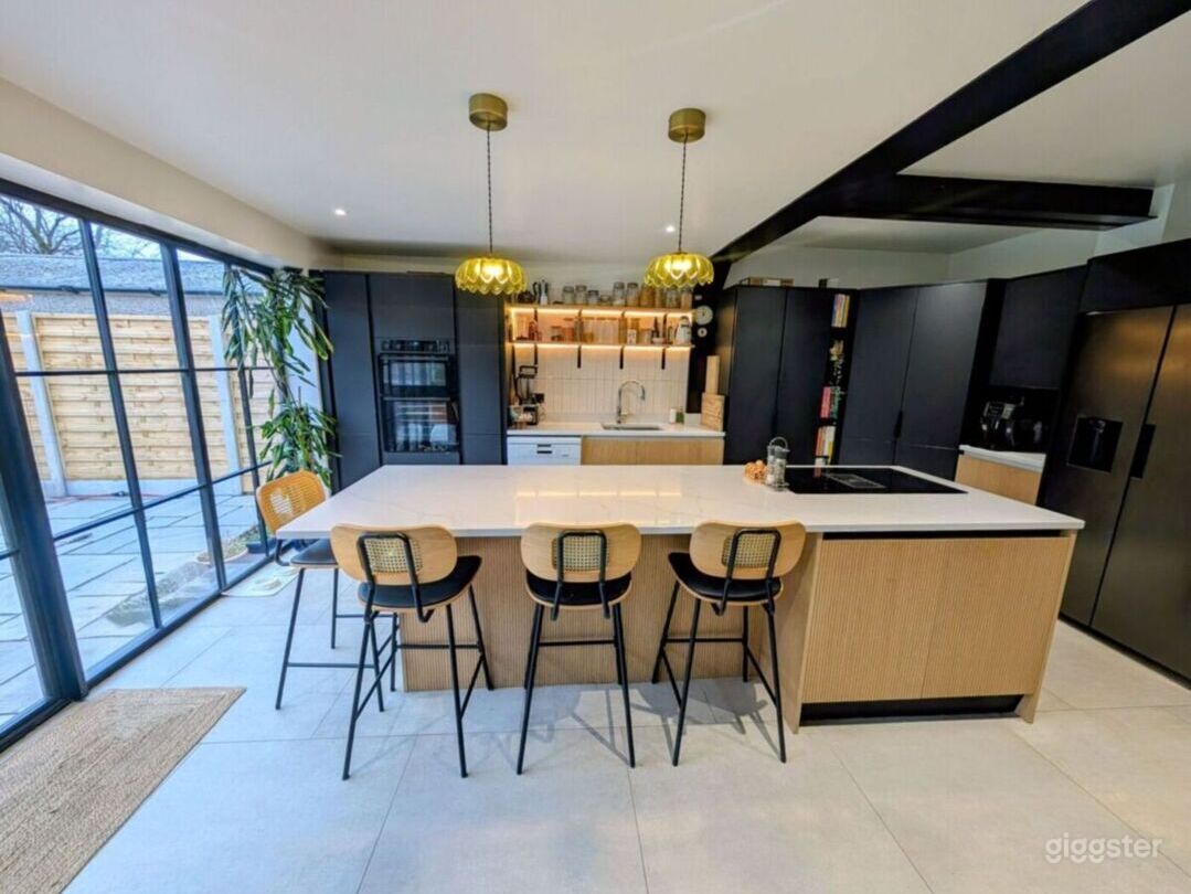 Modern large open plan living space and kitchen | Rent this location on ...