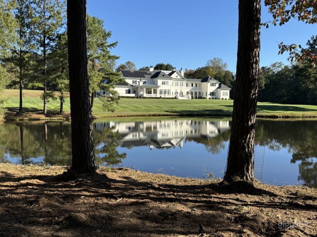 Grand Southern Estate: Columns & Pond Views | Rent this location on ...