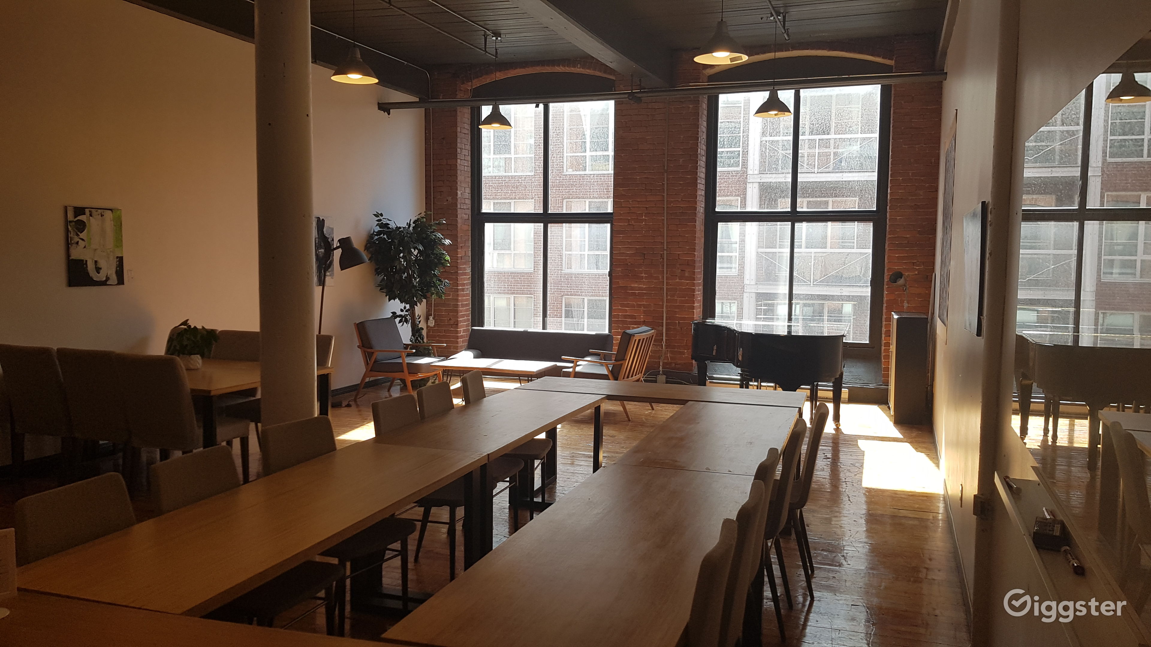 Multifunctional Bright Meeting Room | Rent this location on Giggster
