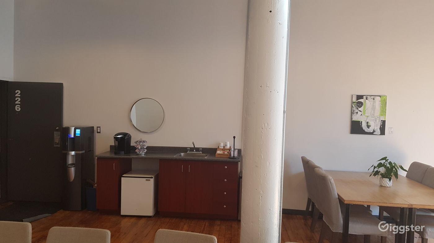 Multifunctional Bright Meeting Room | Rent this location on Giggster