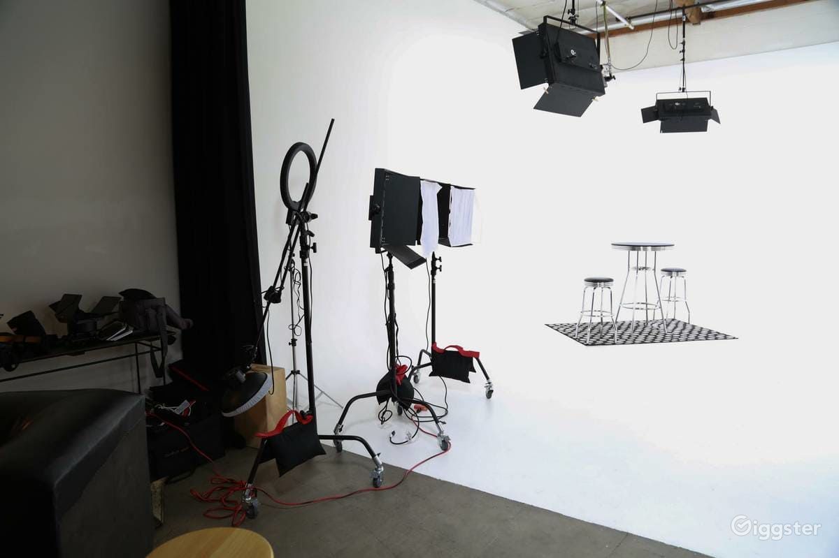 Amazing Fully Lit White Cyc Studio | Rent this location on Giggster