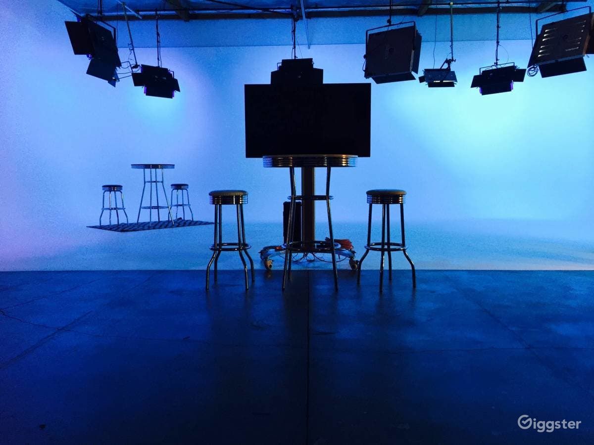 Amazing Fully Lit White Cyc Studio | Rent this location on Giggster