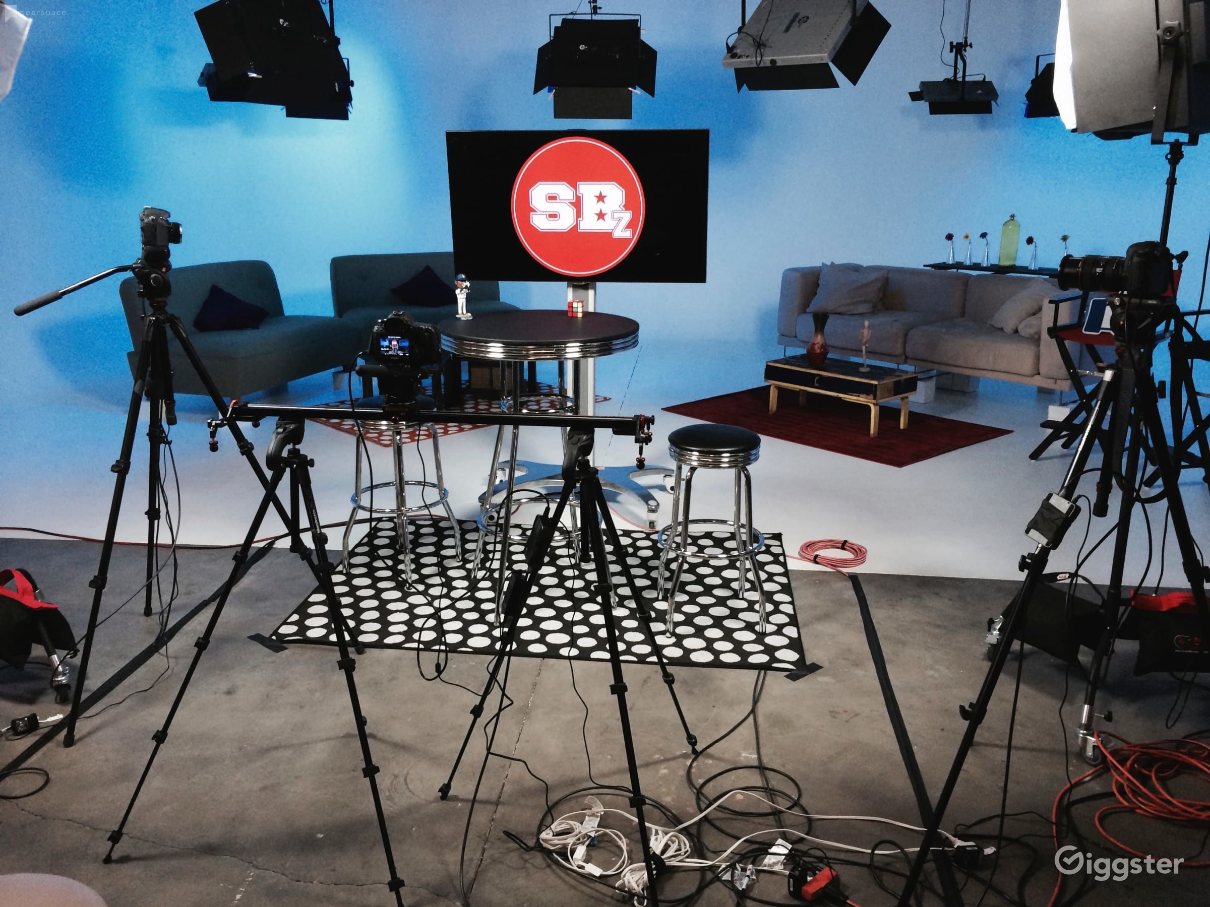 Amazing Fully Lit White Cyc Studio | Rent this location on Giggster