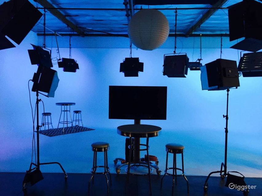 Amazing Fully Lit White Cyc Studio | Rent this location on Giggster