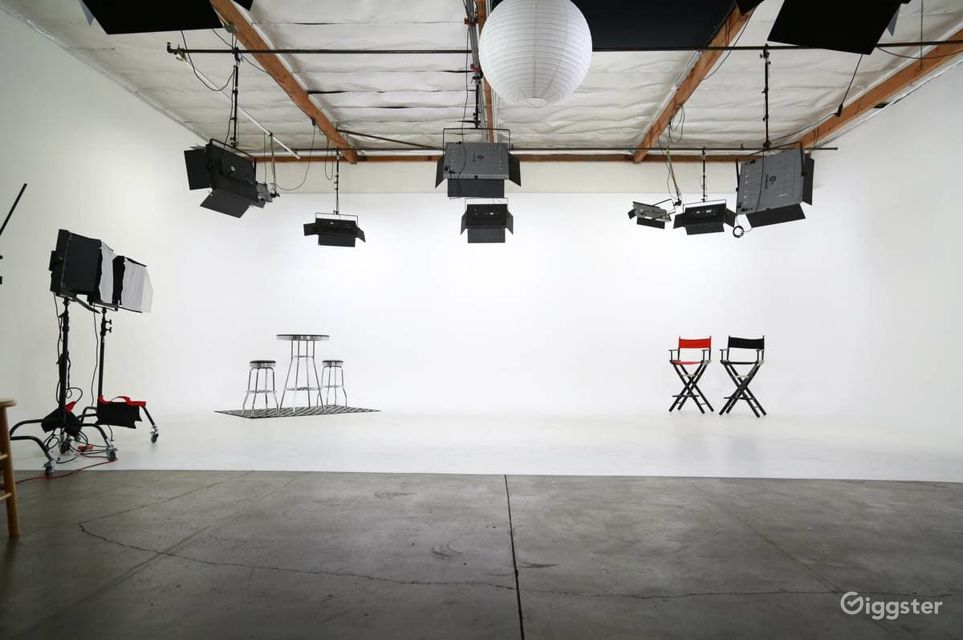 Amazing Fully Lit White Cyc Studio | Rent this location on Giggster