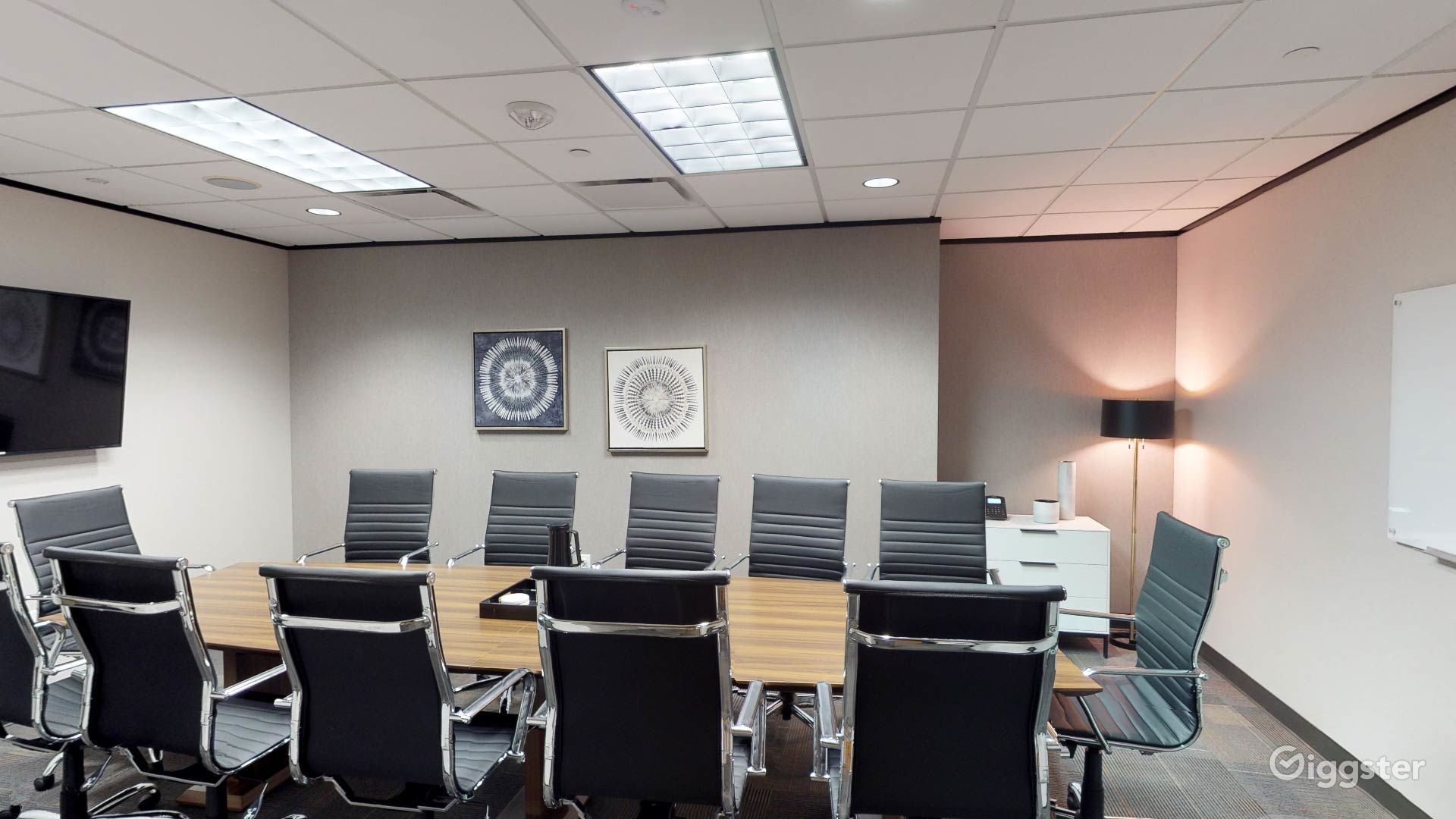 Executive 12-Person Conference Room Lakeline | Rent this location on ...