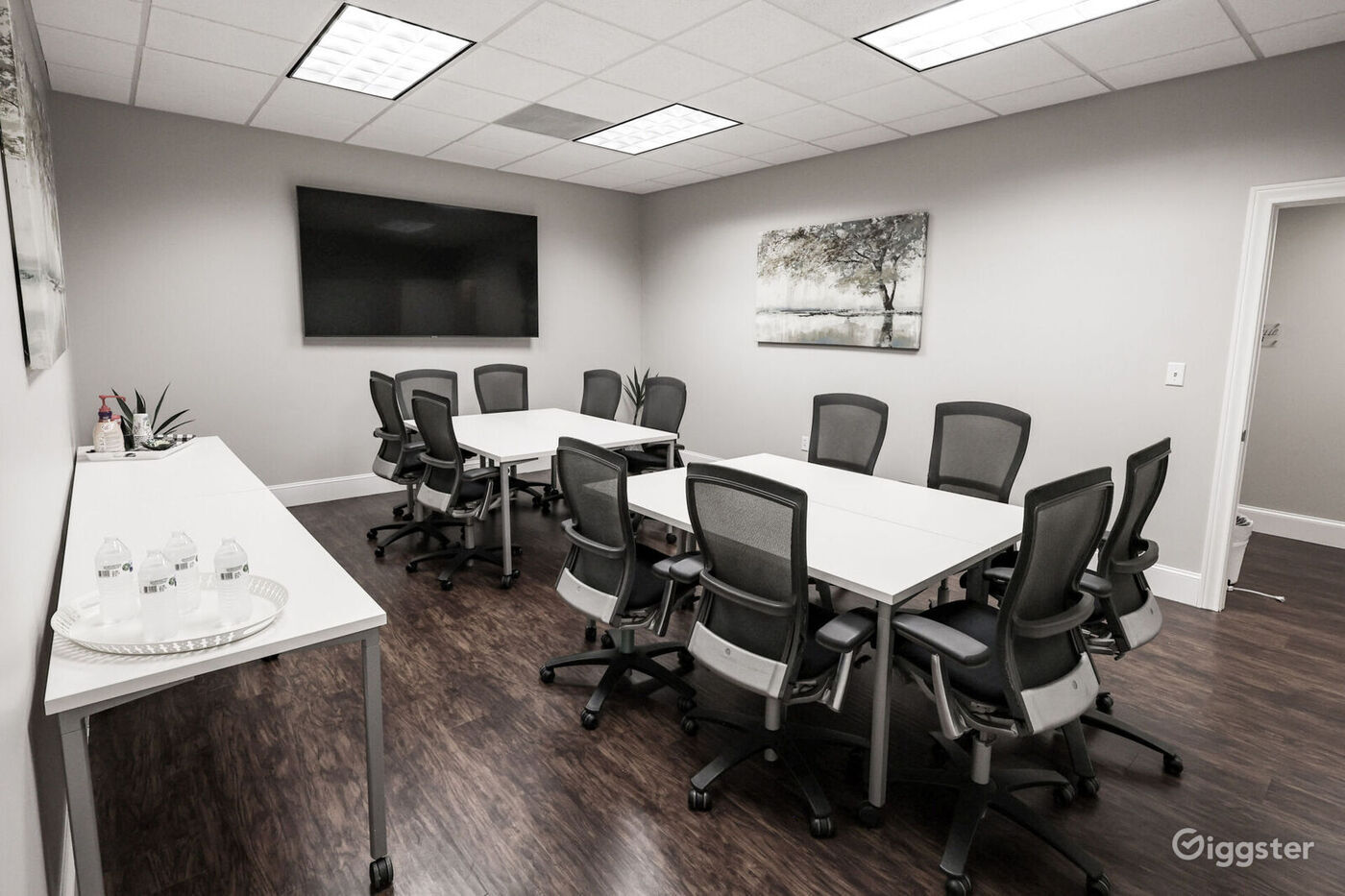 Large Meeting Room in Magnolia | Rent this location on Giggster