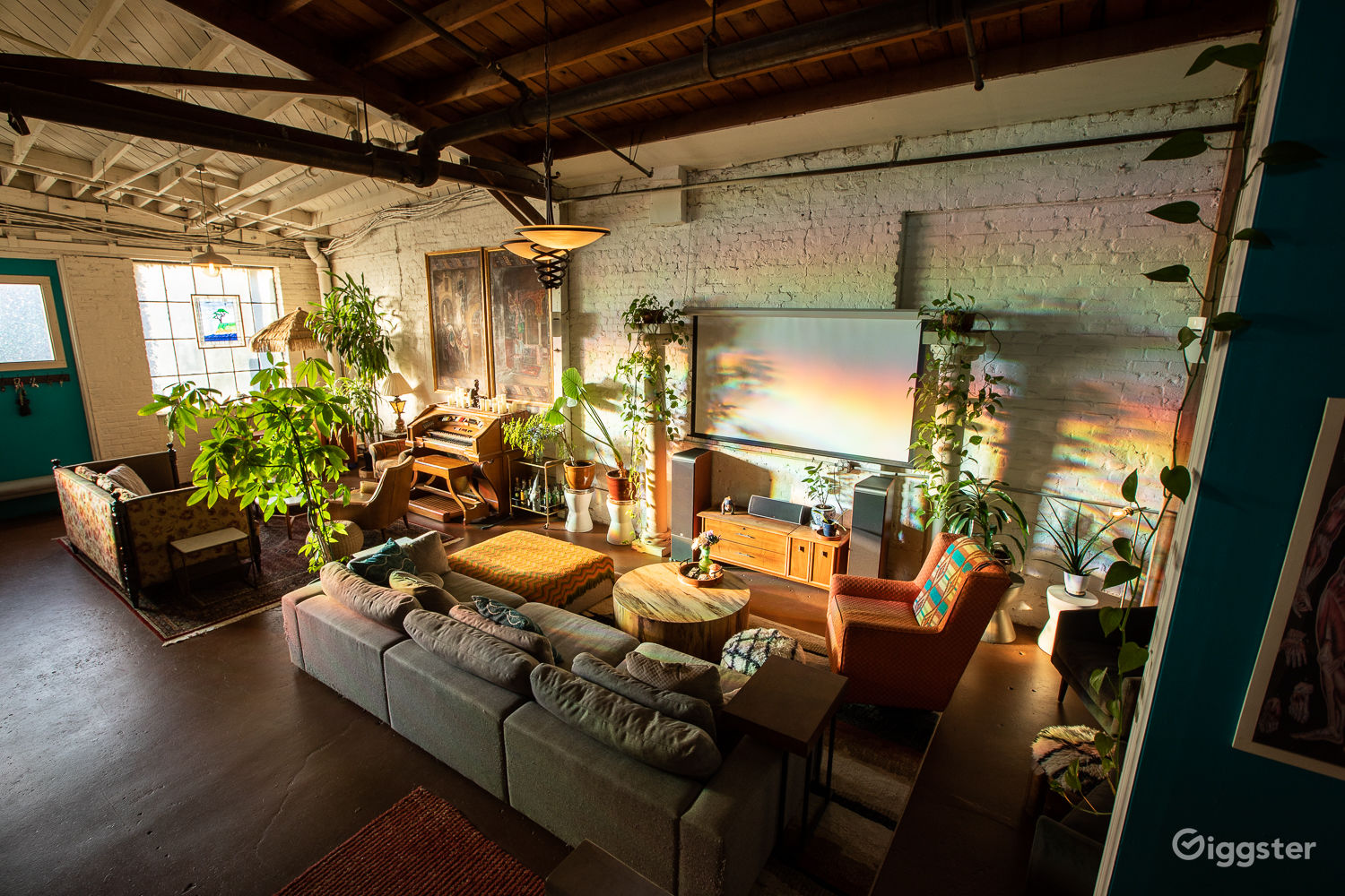 Large Stylized Warehouse Space & Soundproofed Room | Rent this location ...