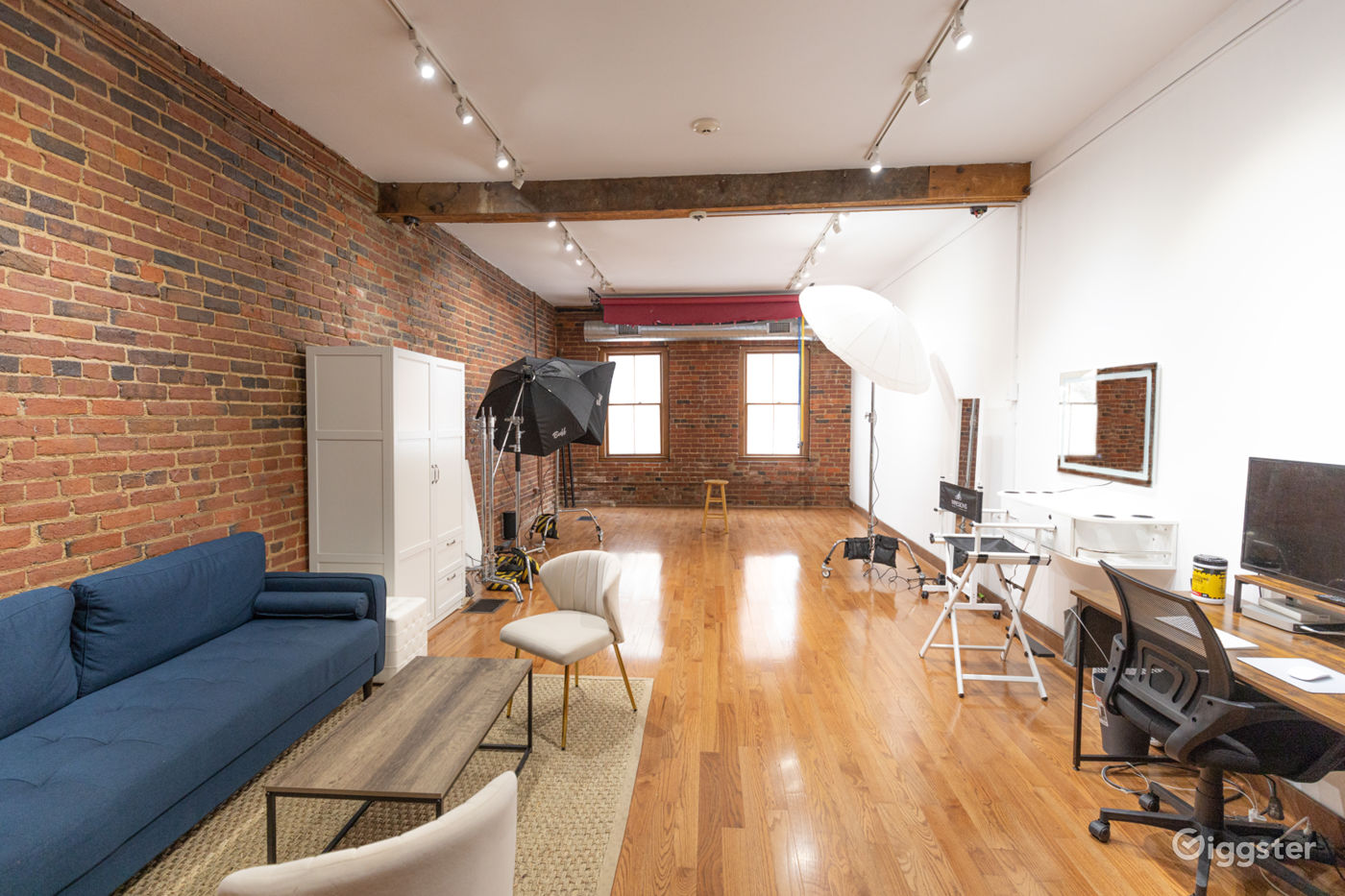 Downtown Spacious Modern Natural Light Studio | Rent this location on ...