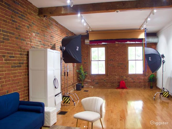 Downtown Spacious Modern Natural Light Studio | Rent this location on ...