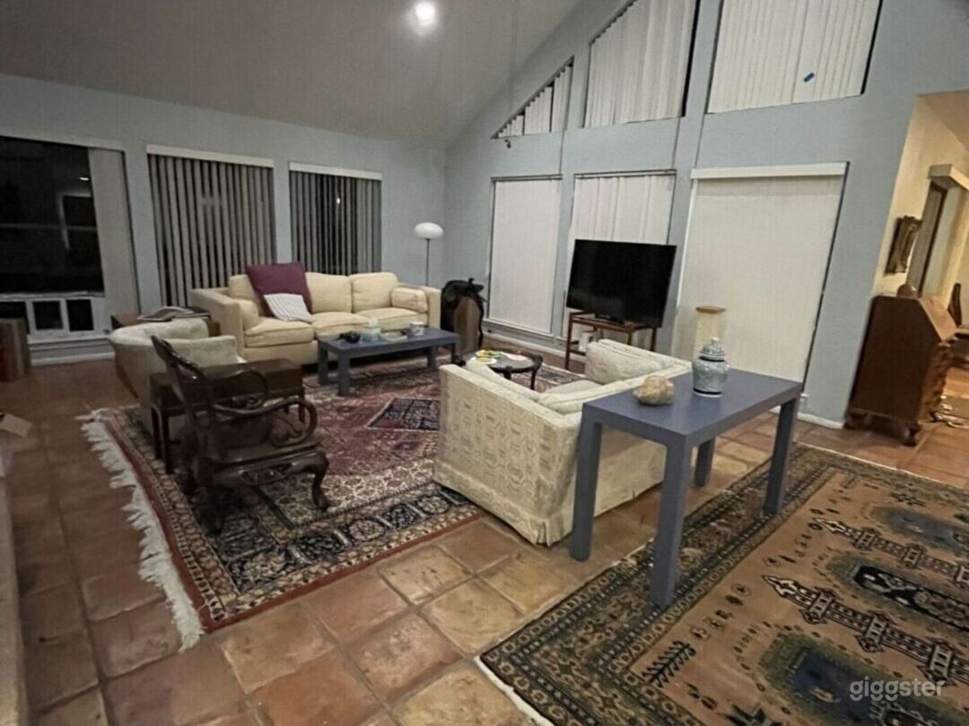 Upper middle class house with comfy feel | Rent this location on Giggster