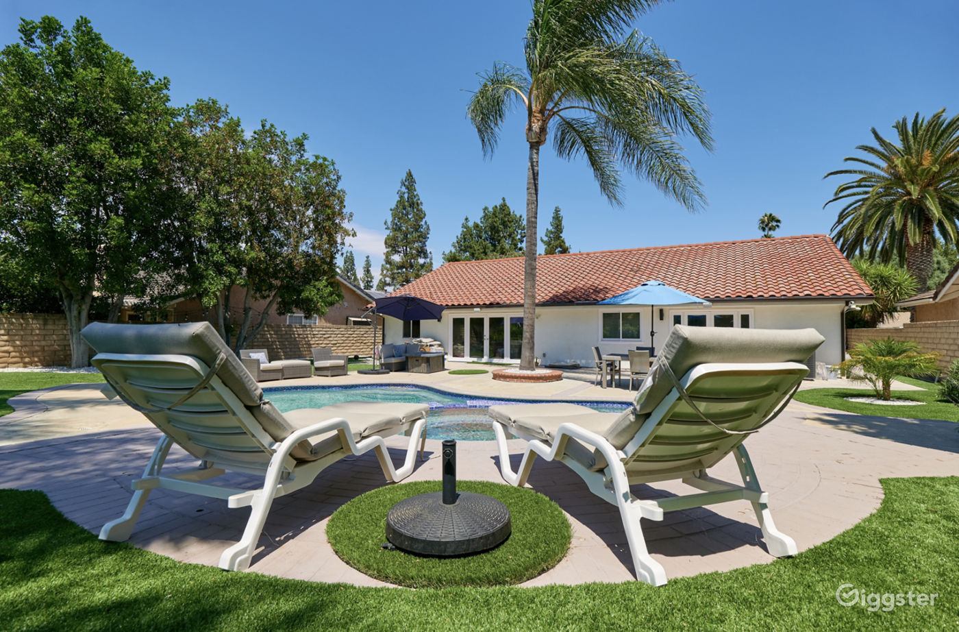 Stunning 4 bedroom modern open spaced pool home | Rent this location on ...